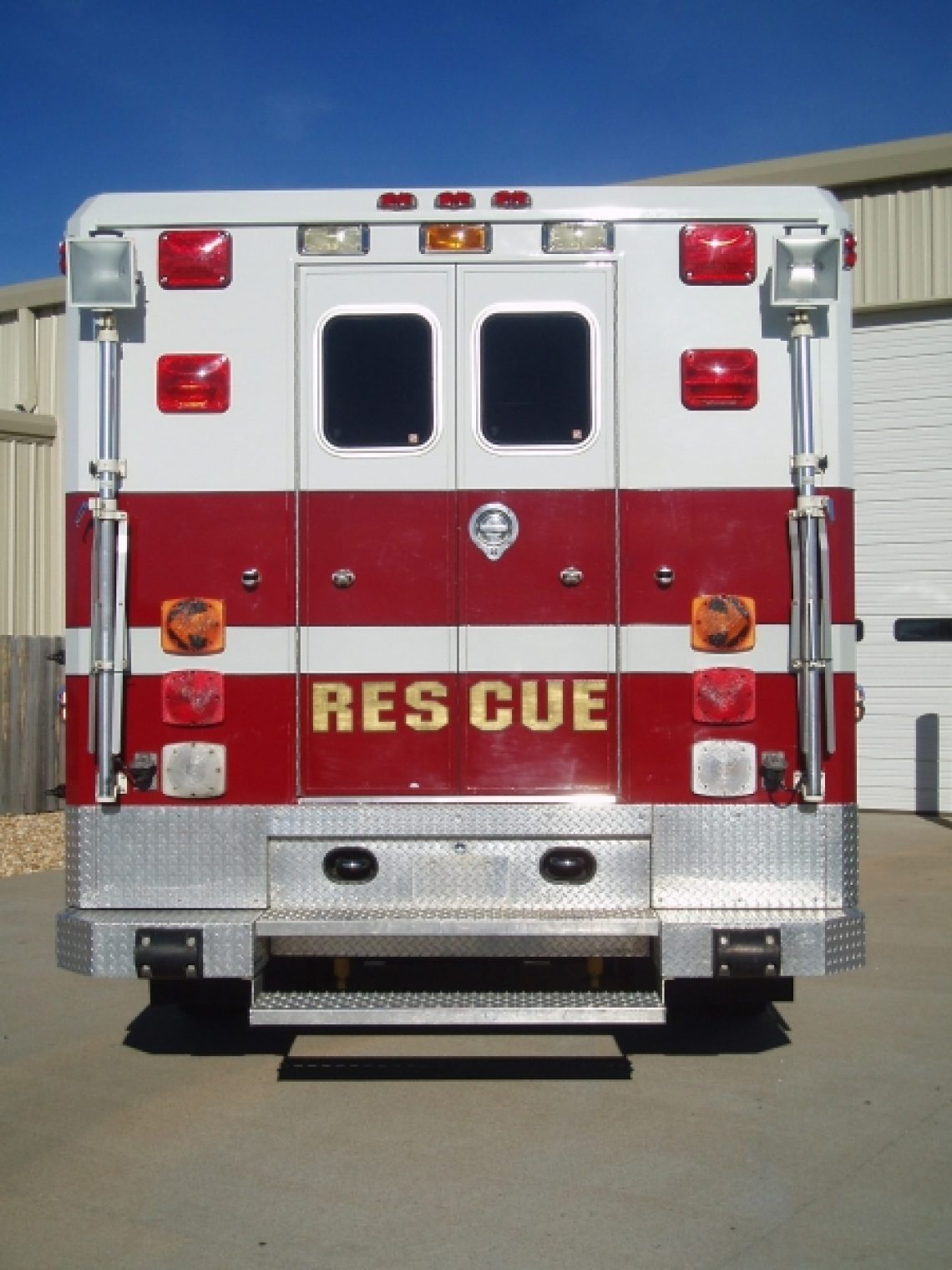 1992 International Walk-In Rescue | Used Truck Details