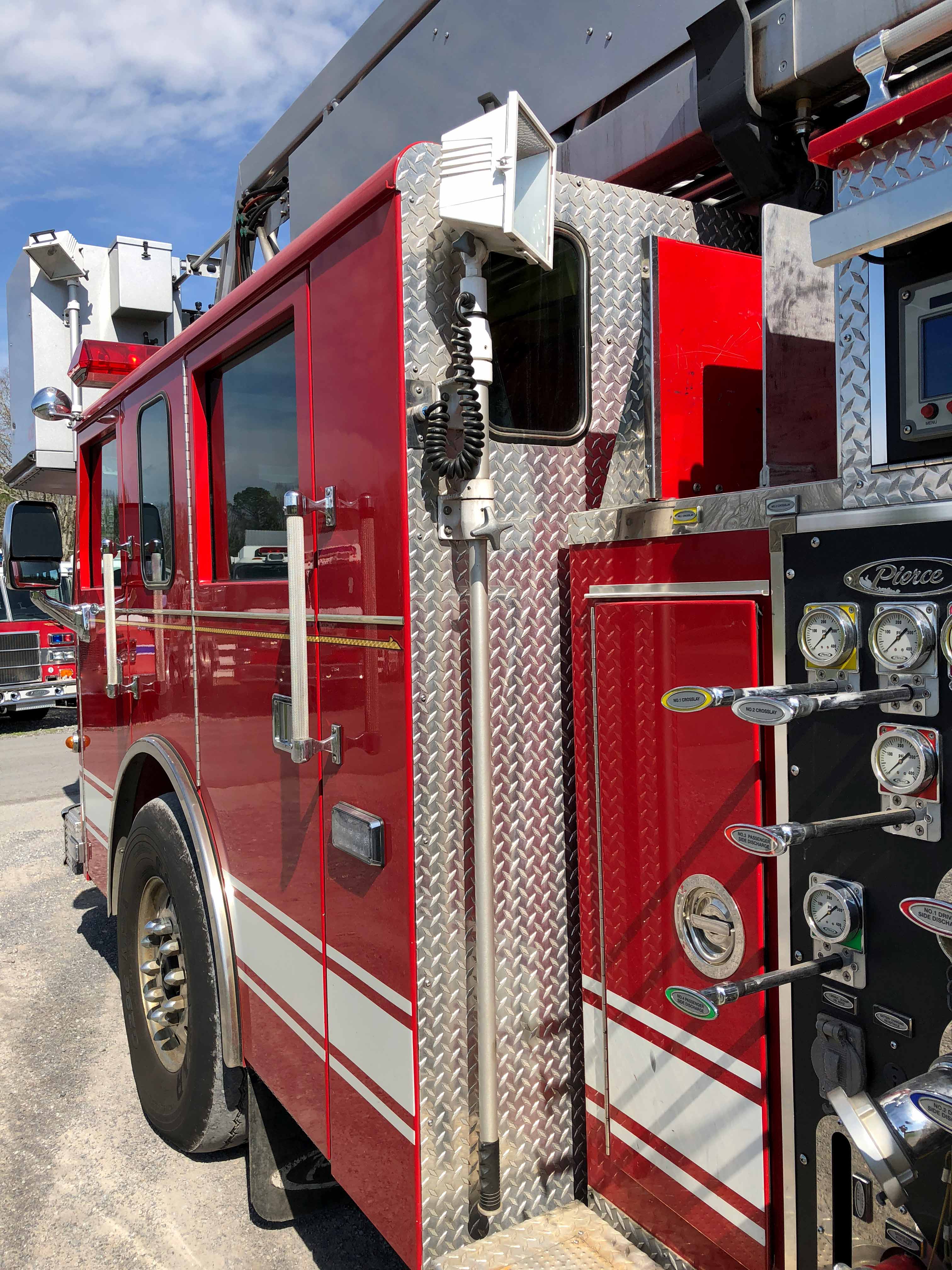 2001 Pierce Dash 100' Platform | Used Truck Details