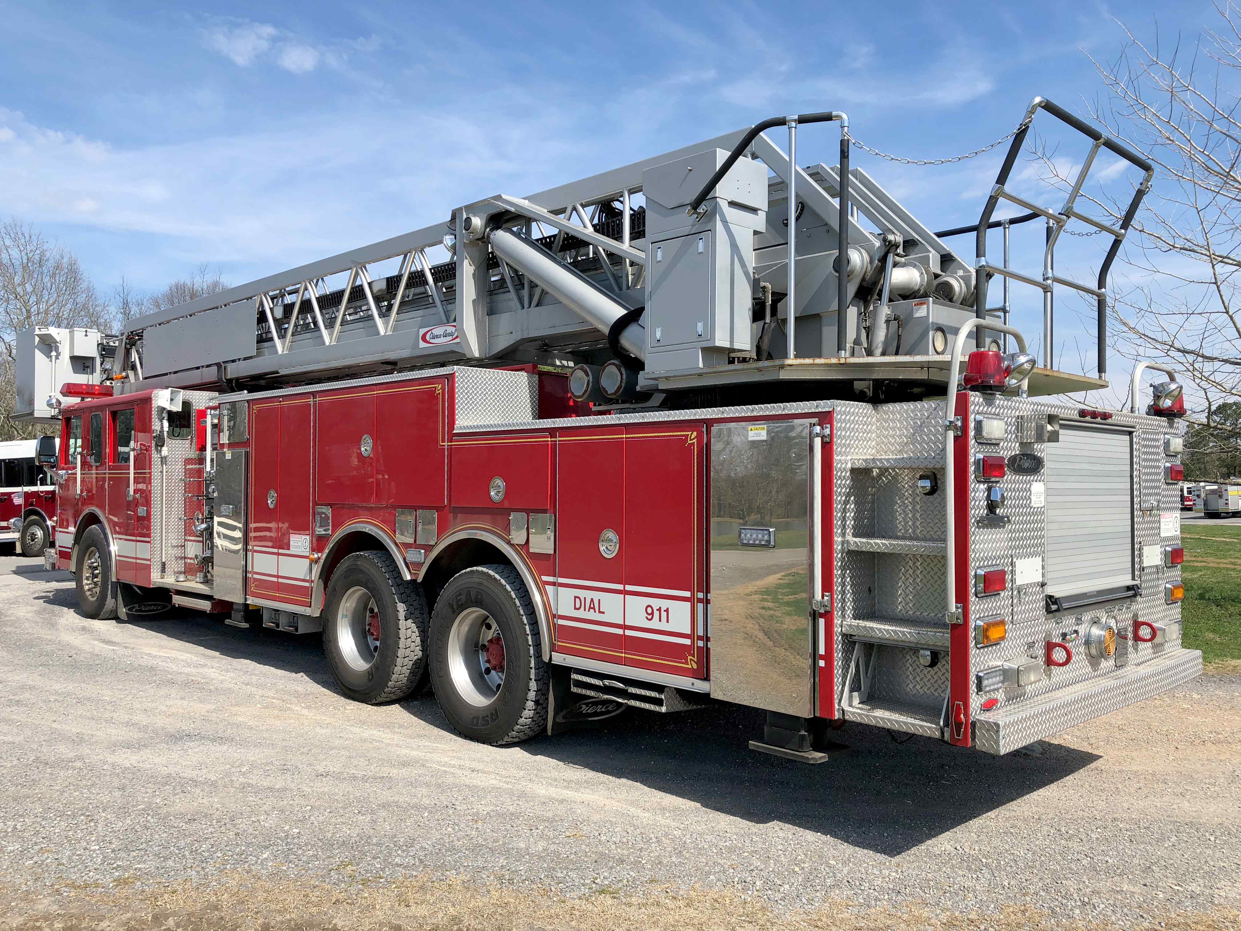 2001 Pierce Dash 100' Platform | Used Truck Details