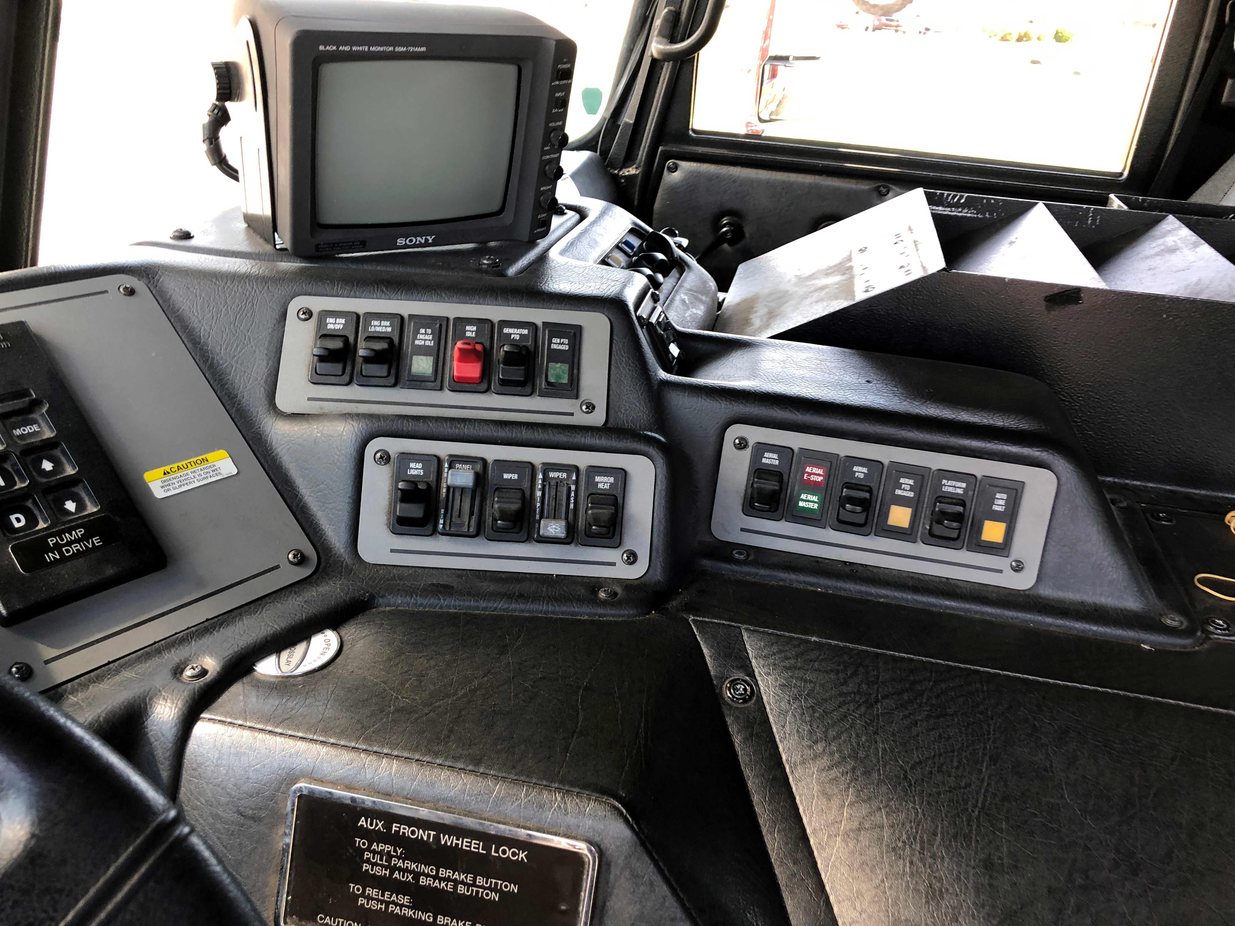 2001 Pierce Dash 100' Platform | Used Truck Details