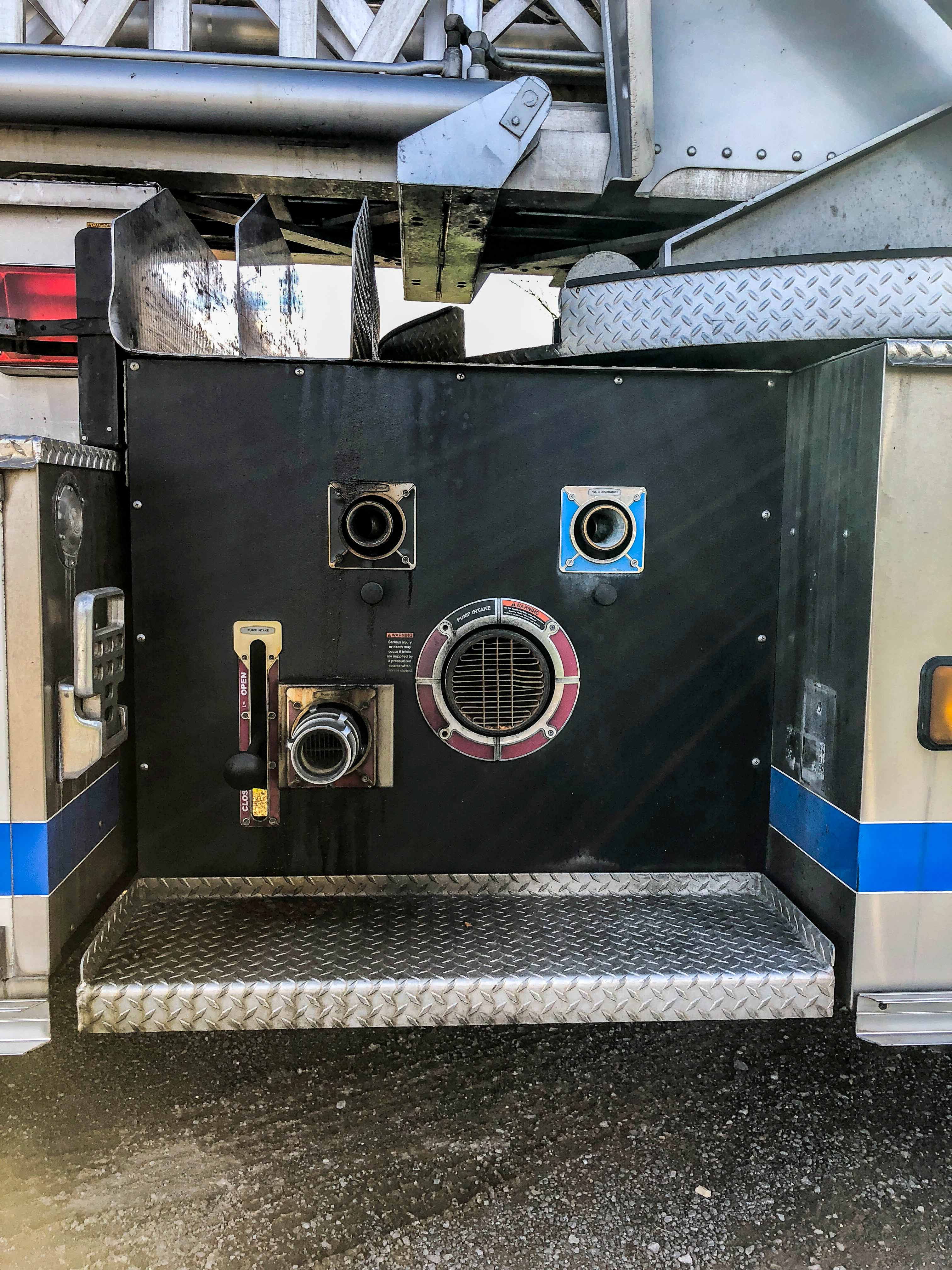 2005 Sutphen Mid-Mount 100' Platform | Used Truck Details