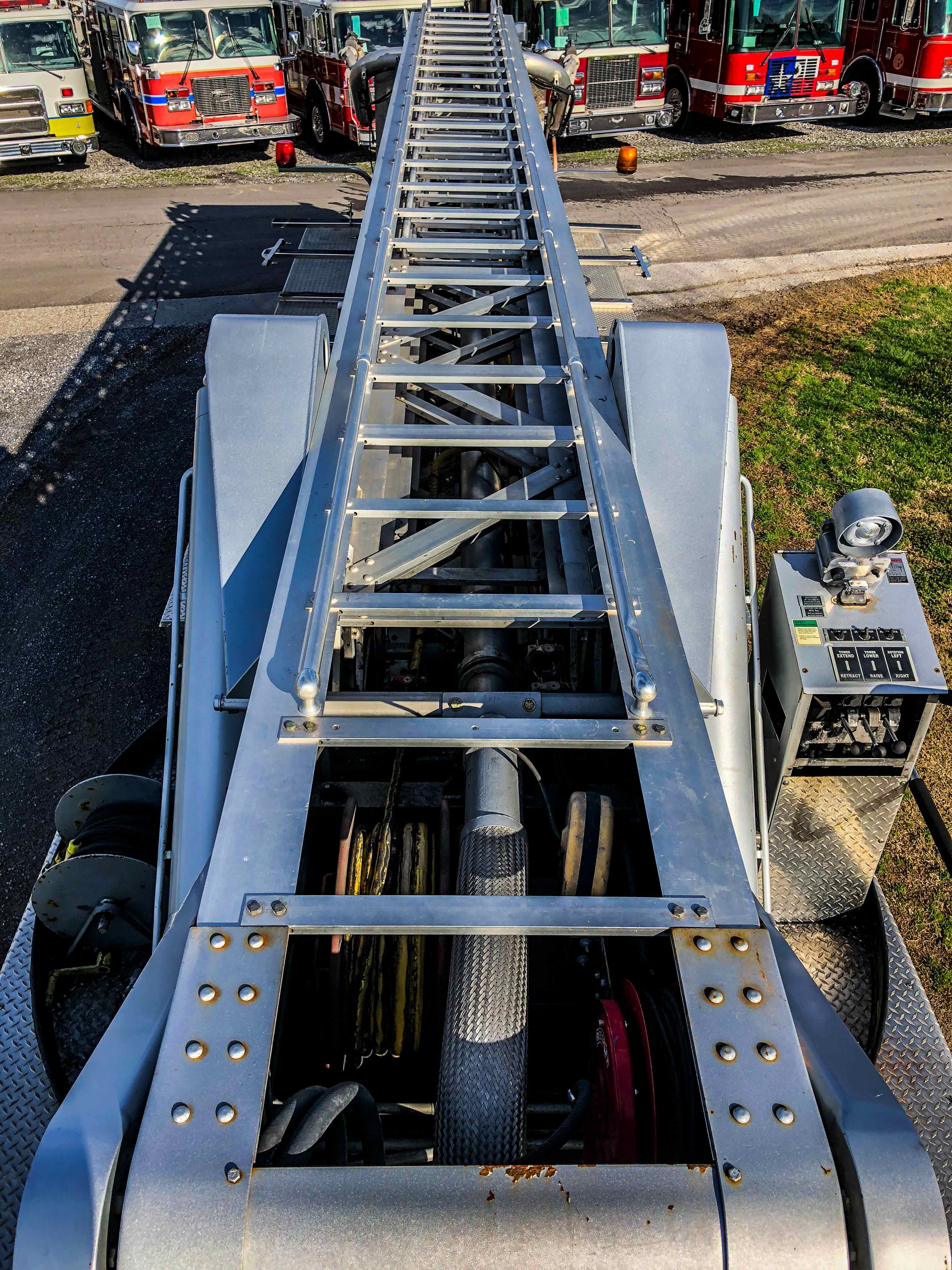 2005 Sutphen Mid-Mount 100' Platform | Used Truck Details