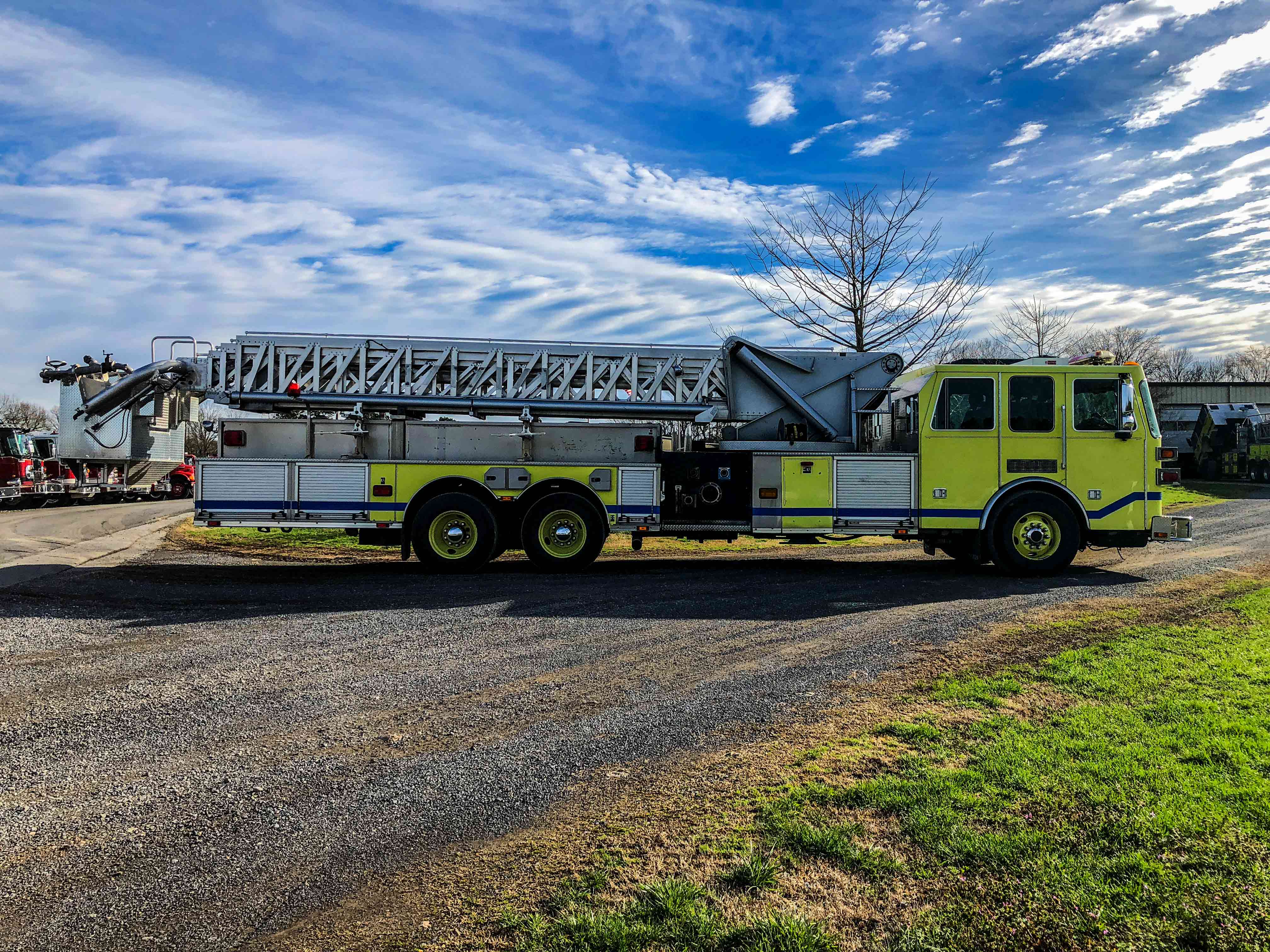 2005 Sutphen Mid-Mount 100' Platform | Used Truck Details