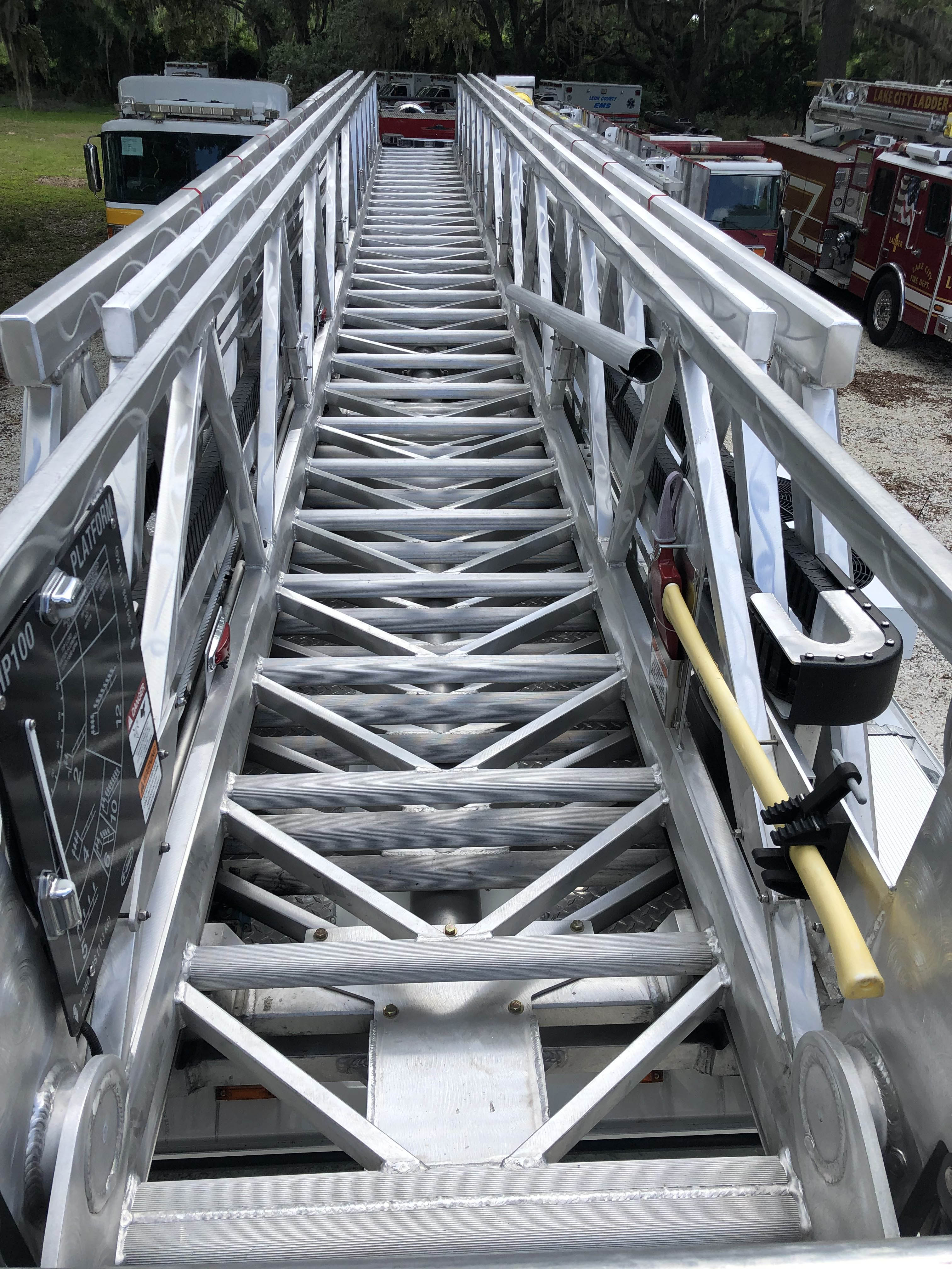 2013 E-One Cyclone II 100' Platform | Used Truck Details