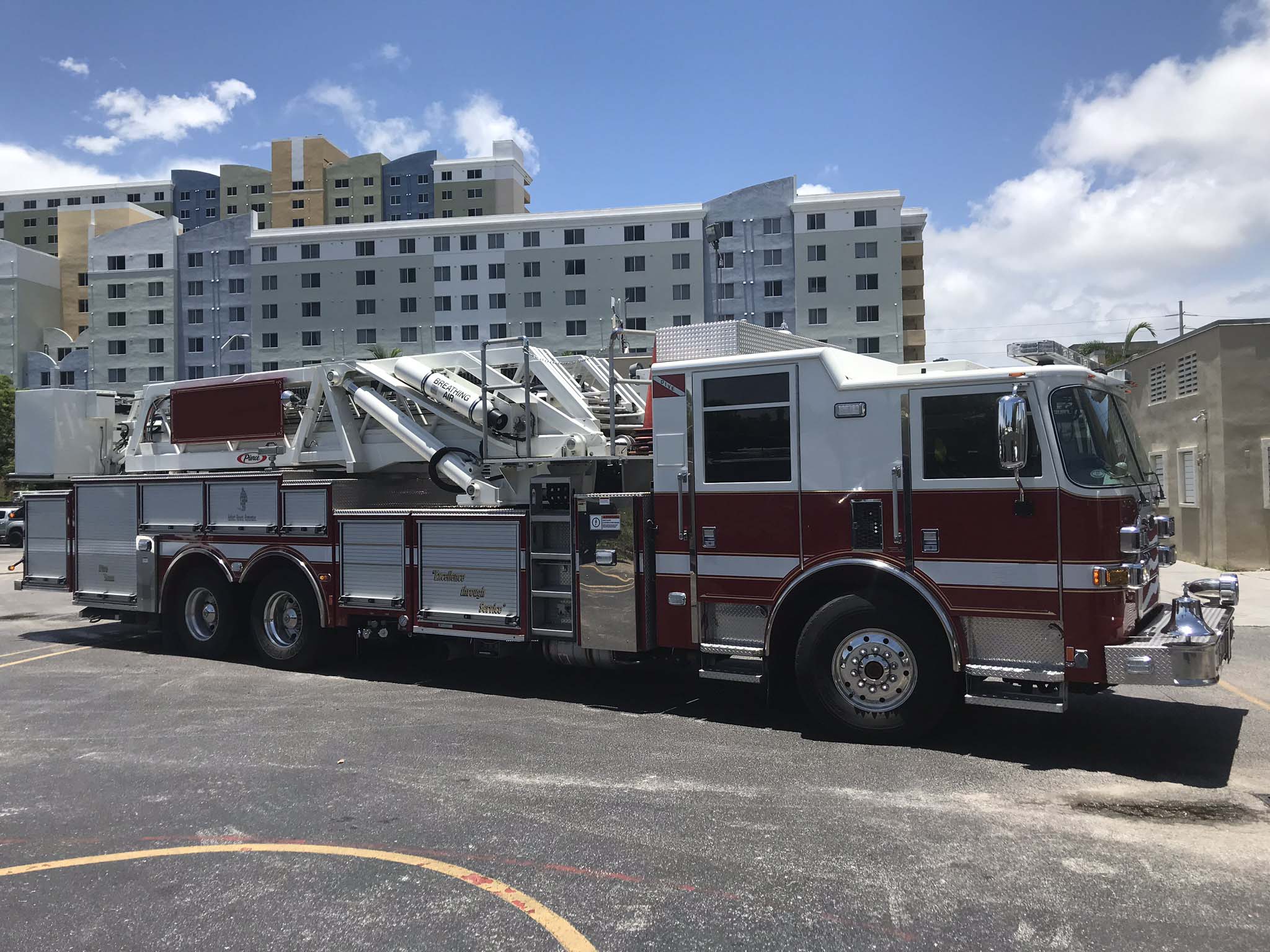 2015 Pierce Mid-Mount 95' Platform | Used Truck Details