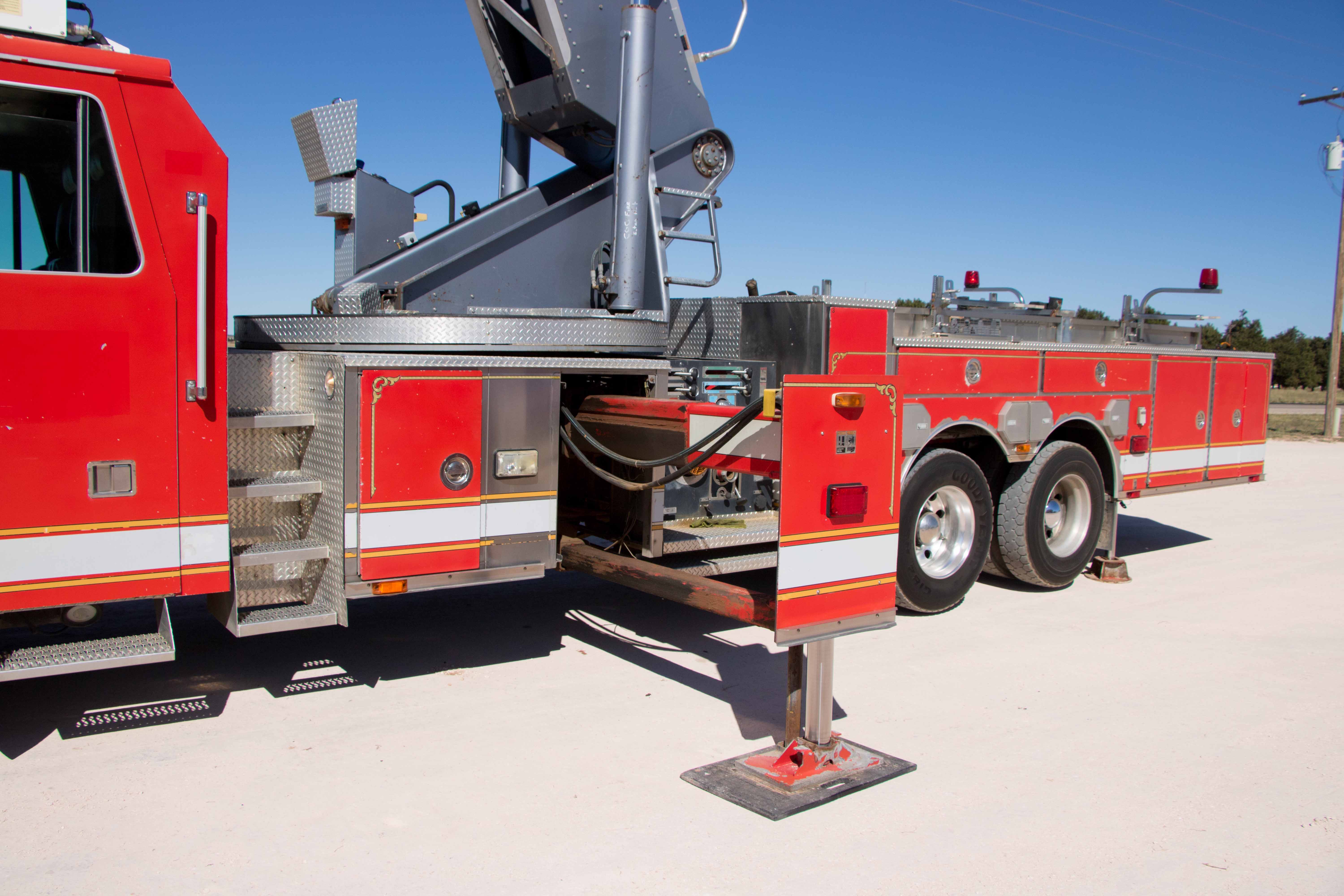 2000 Sutphen 95' Platform | Used Truck Details