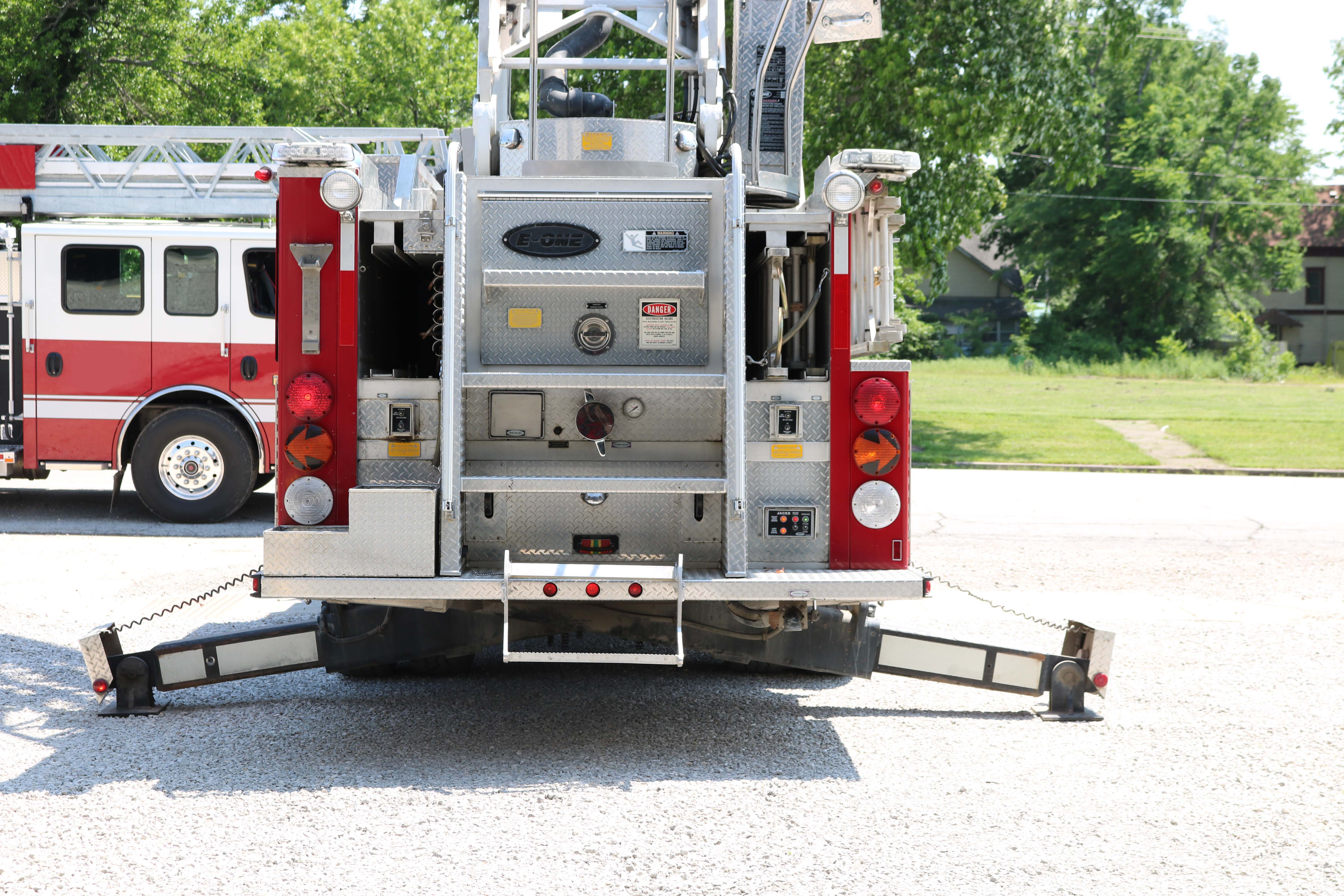 1993 E-One Hurricane 75' Quint | Used Truck Details