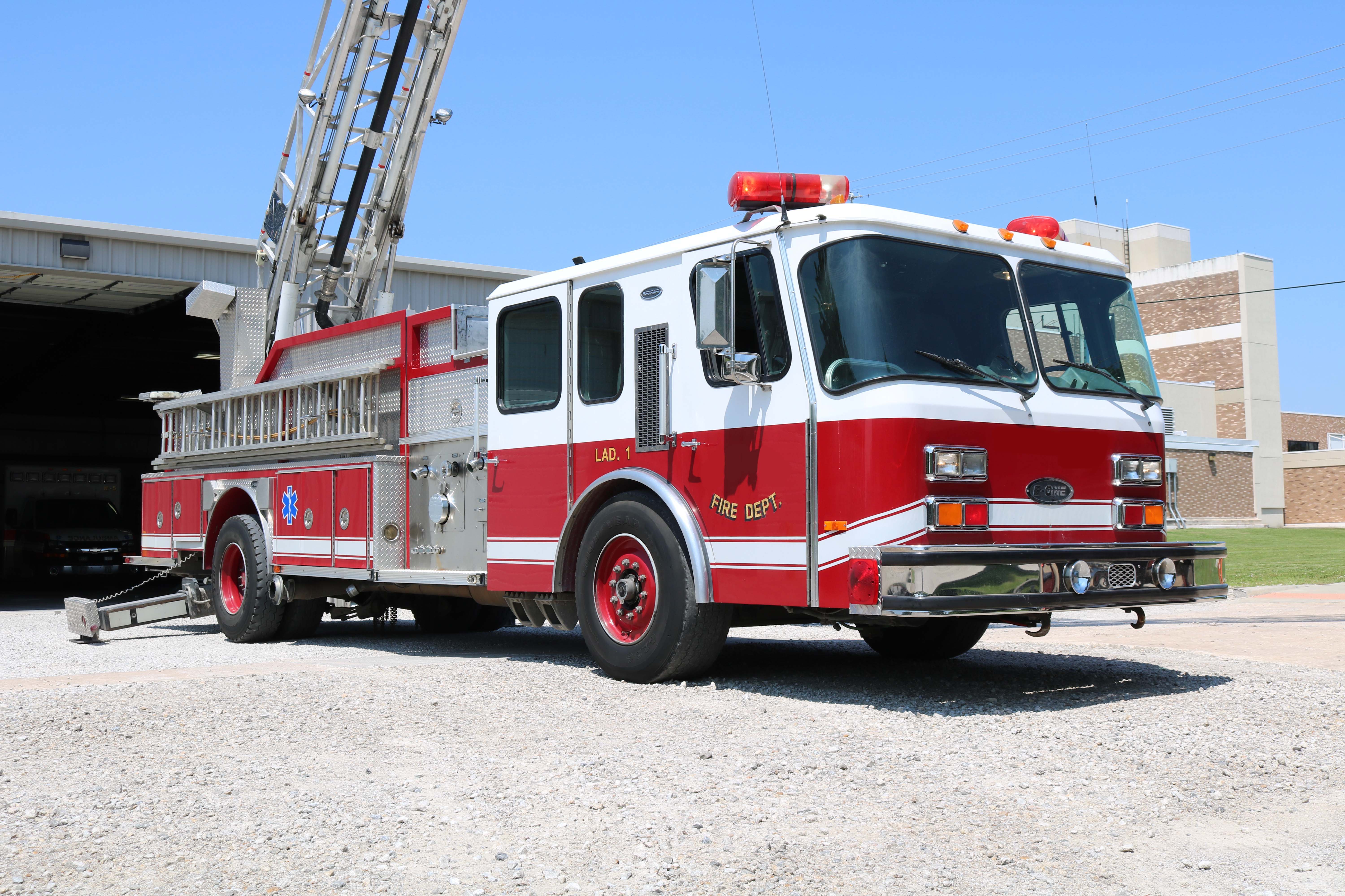 1993 E-One Hurricane 75' Quint | Used Truck Details