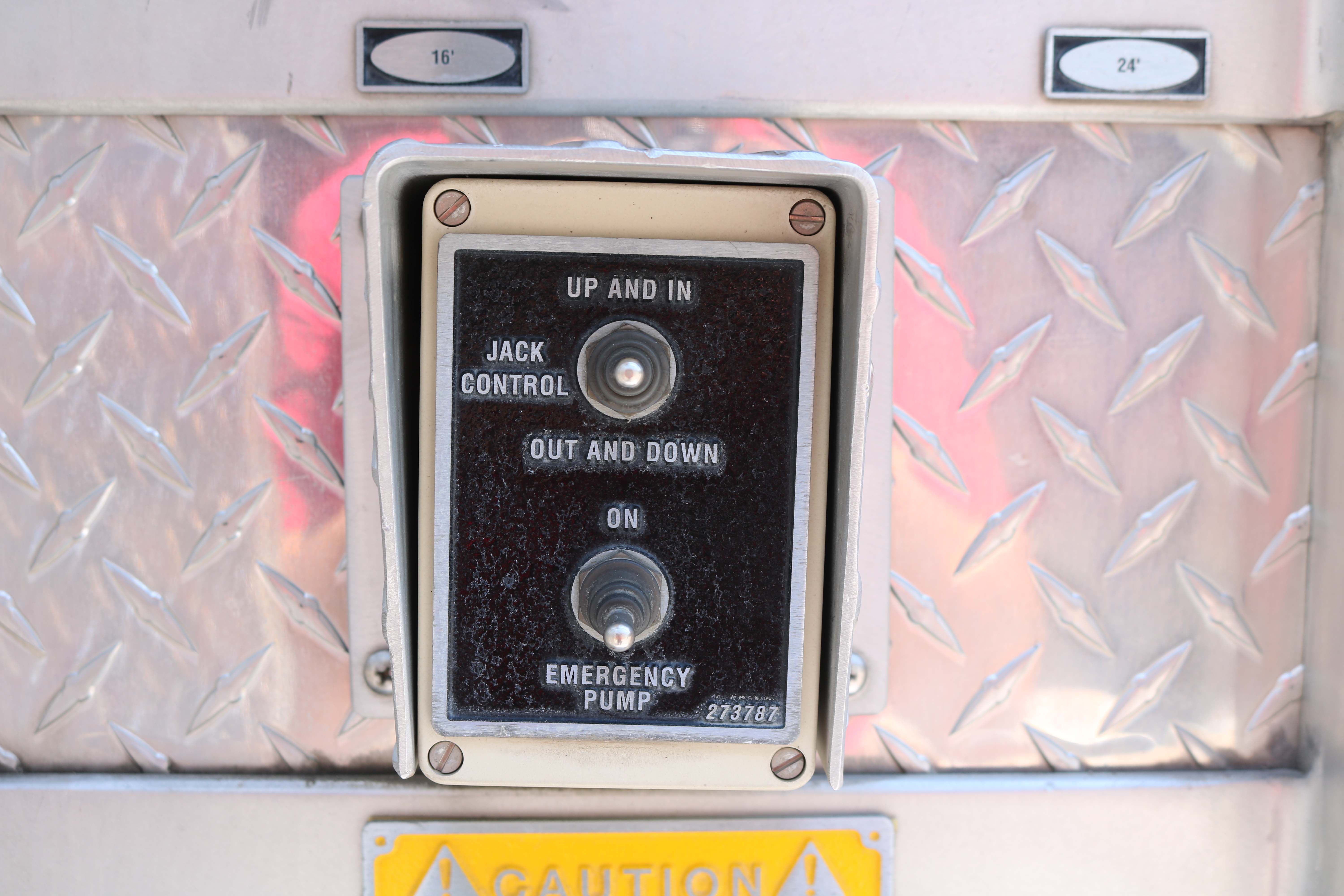 1993 E-One Hurricane 75' Quint | Used Truck Details