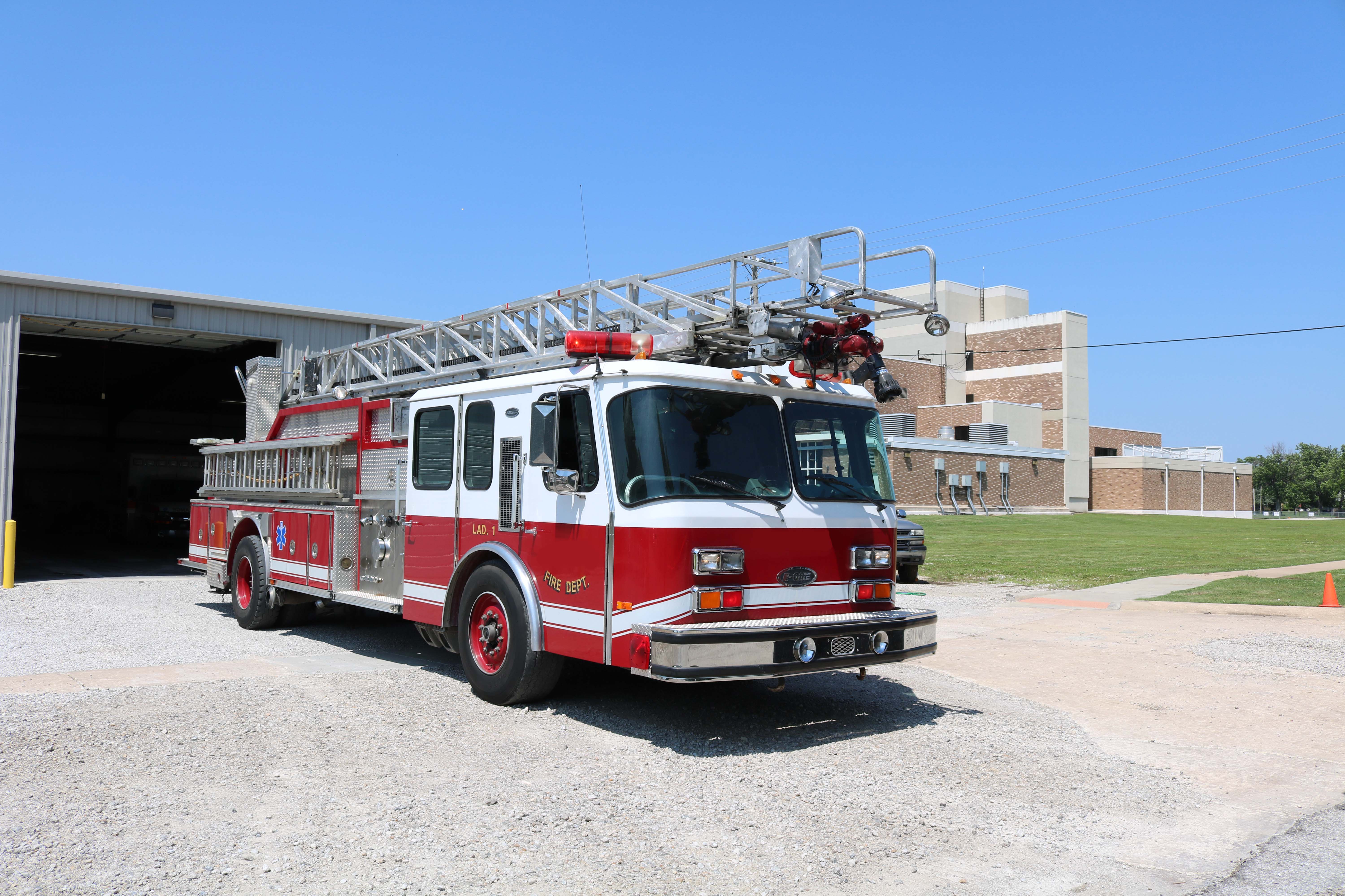 1993 E-One Hurricane 75' Quint | Used Truck Details