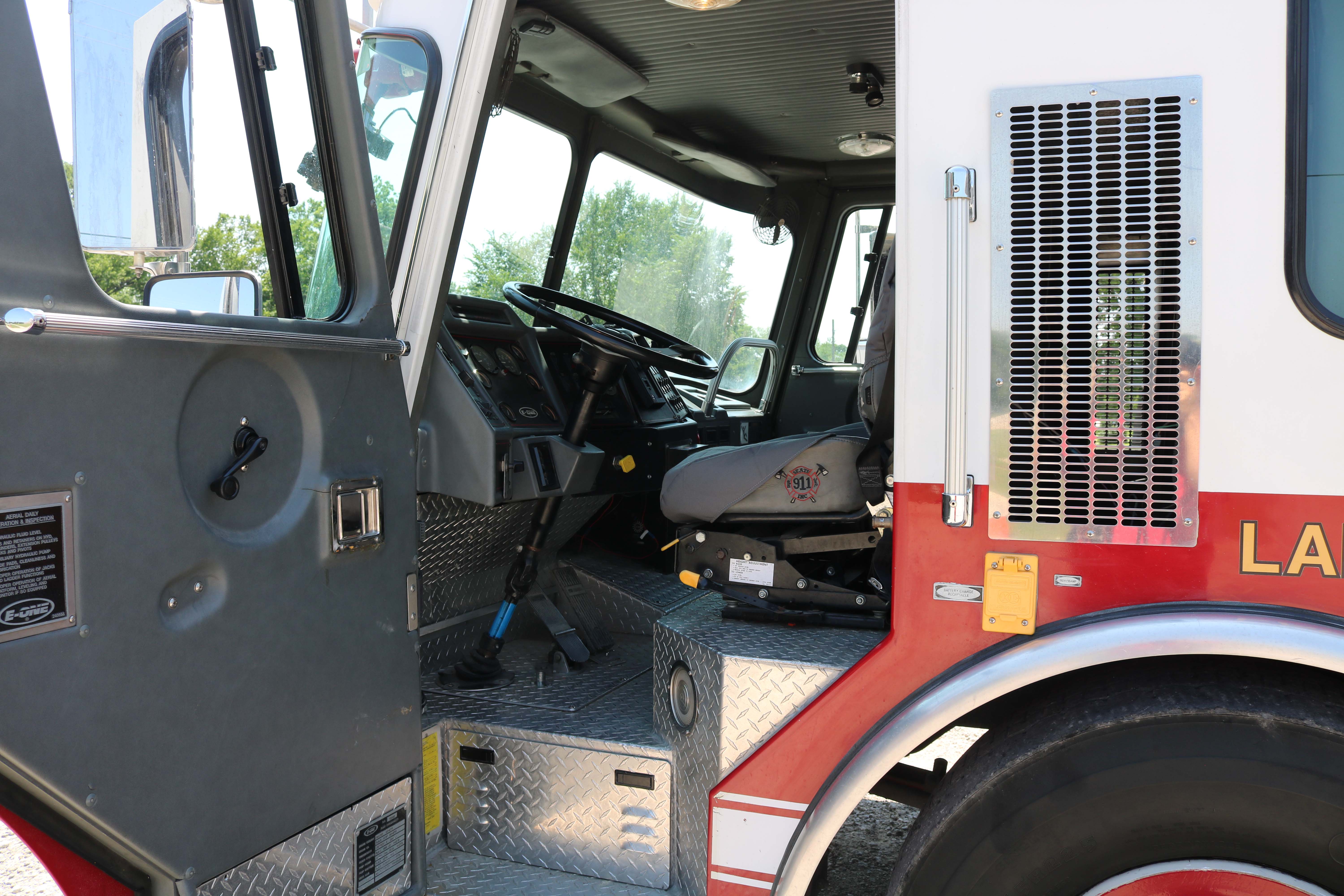 1993 E-One Hurricane 75' Quint | Used Truck Details