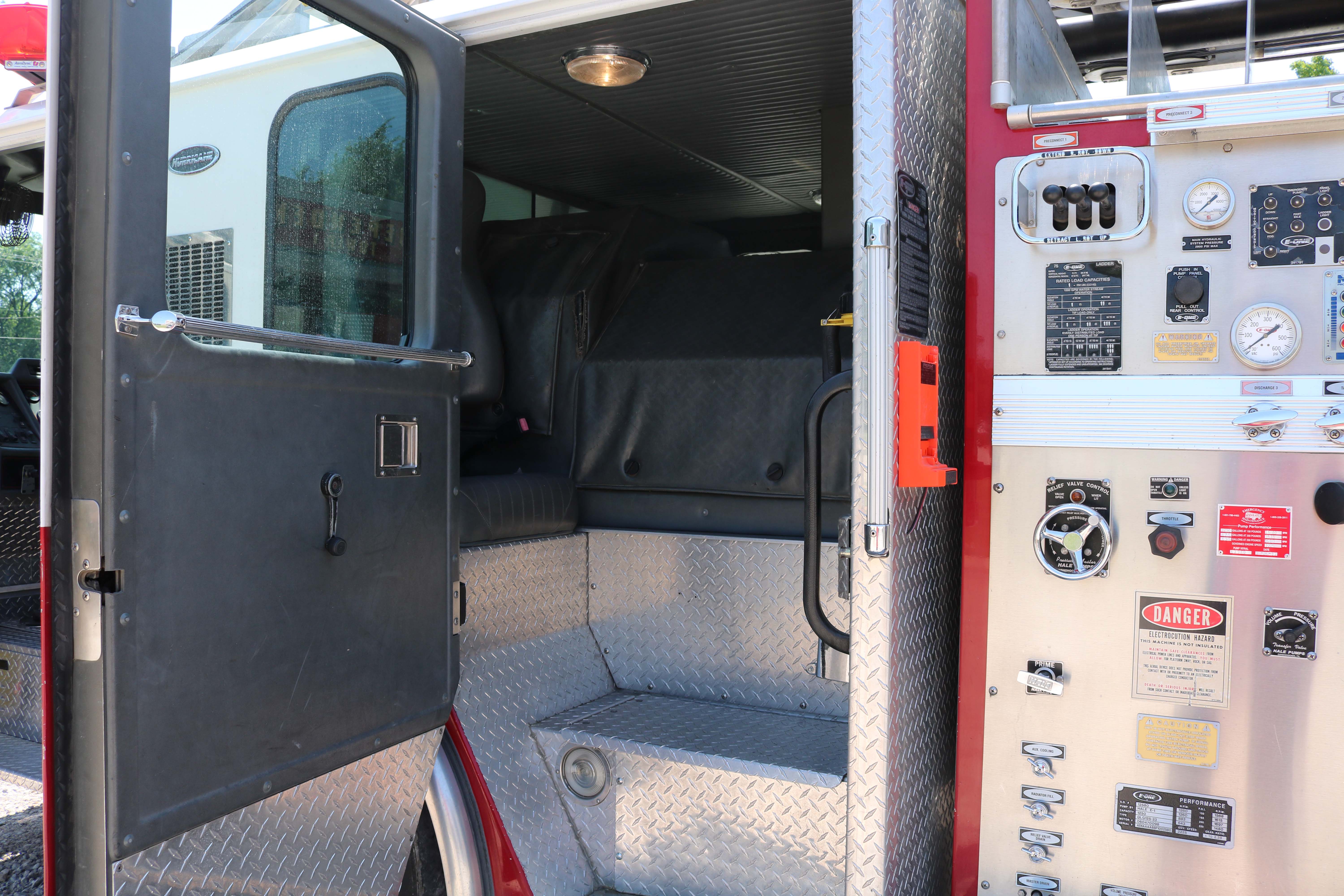 1993 E-One Hurricane 75' Quint | Used Truck Details