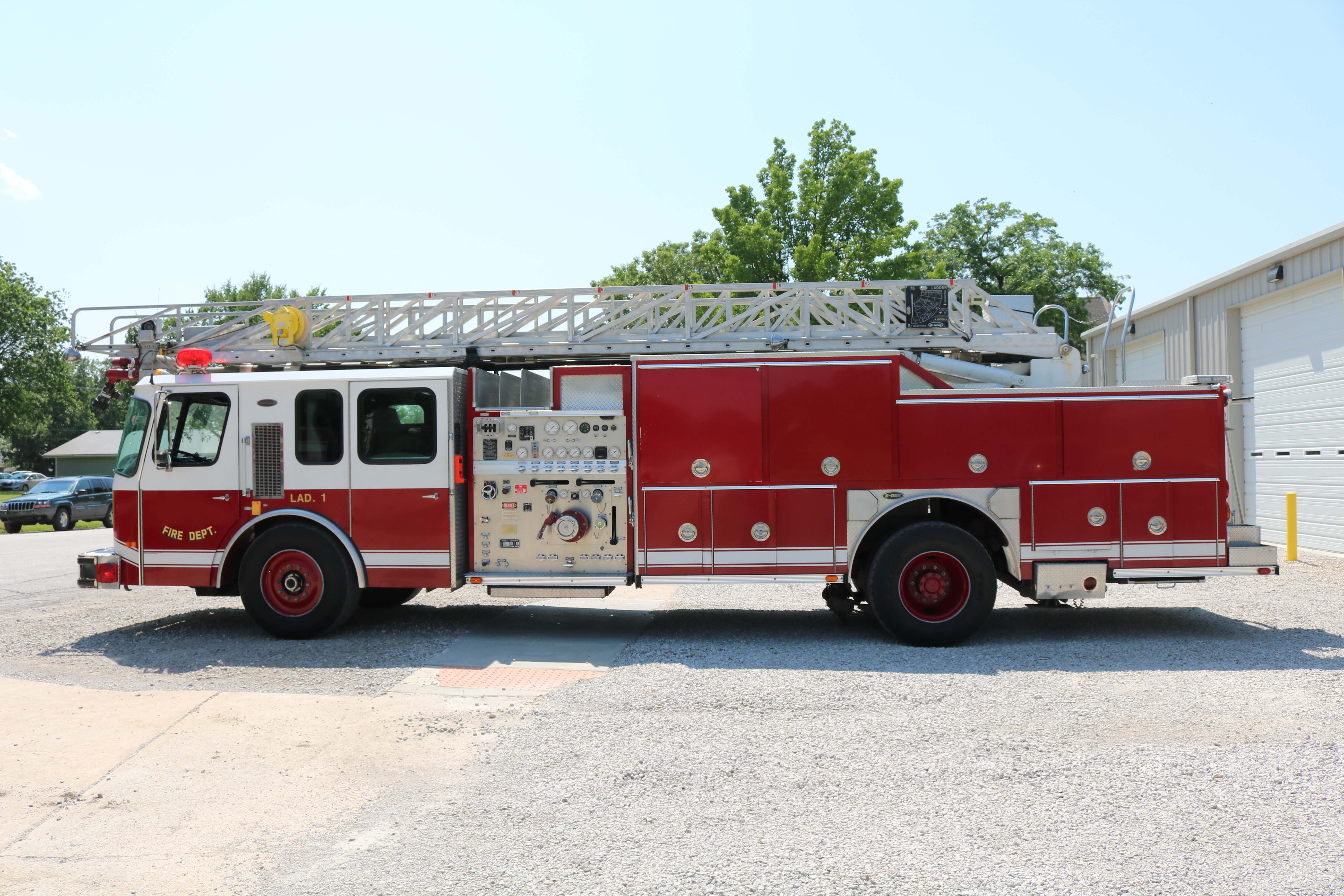 1993 E-One Hurricane 75' Quint | Used Truck Details