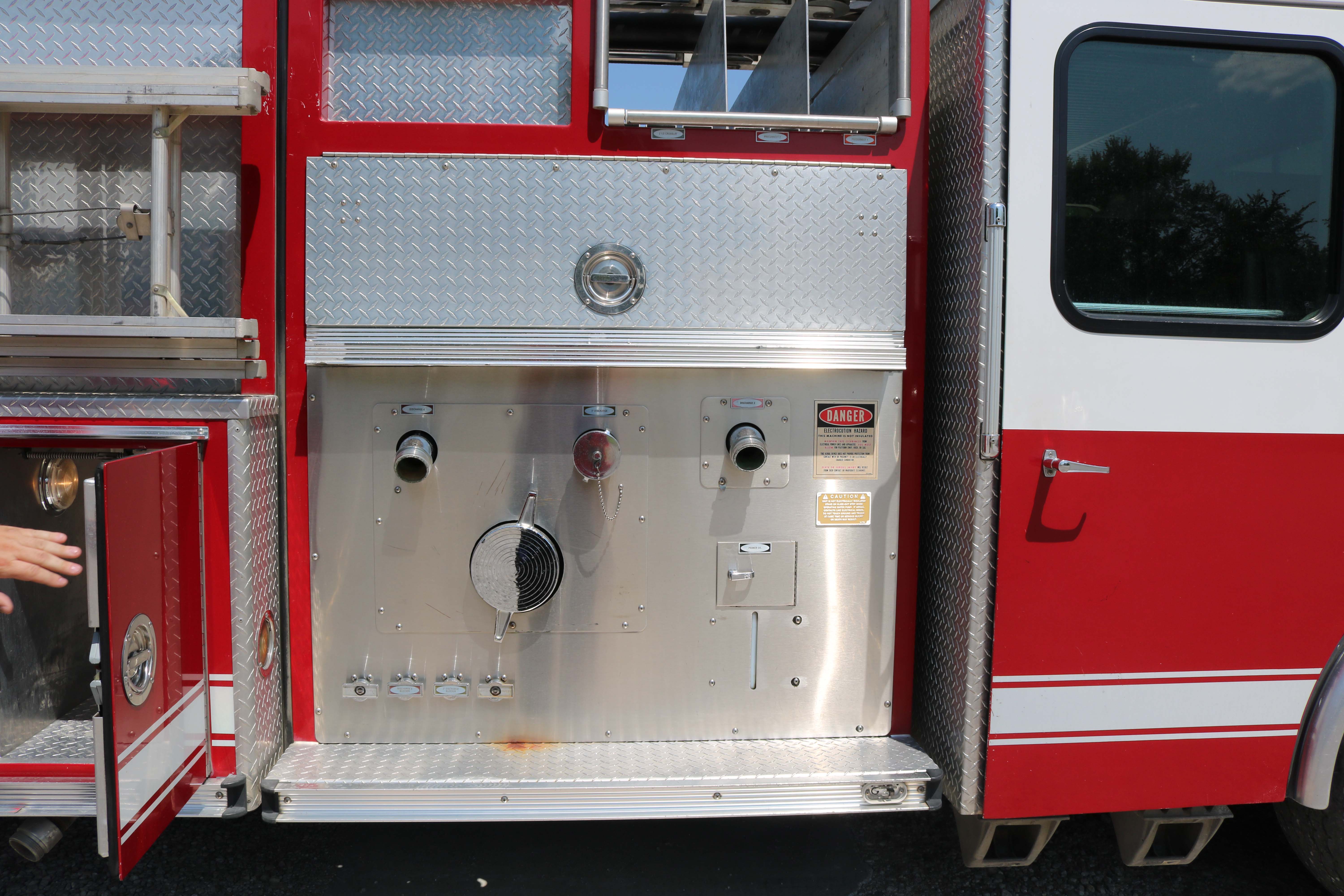 1993 E-One Hurricane 75' Quint | Used Truck Details