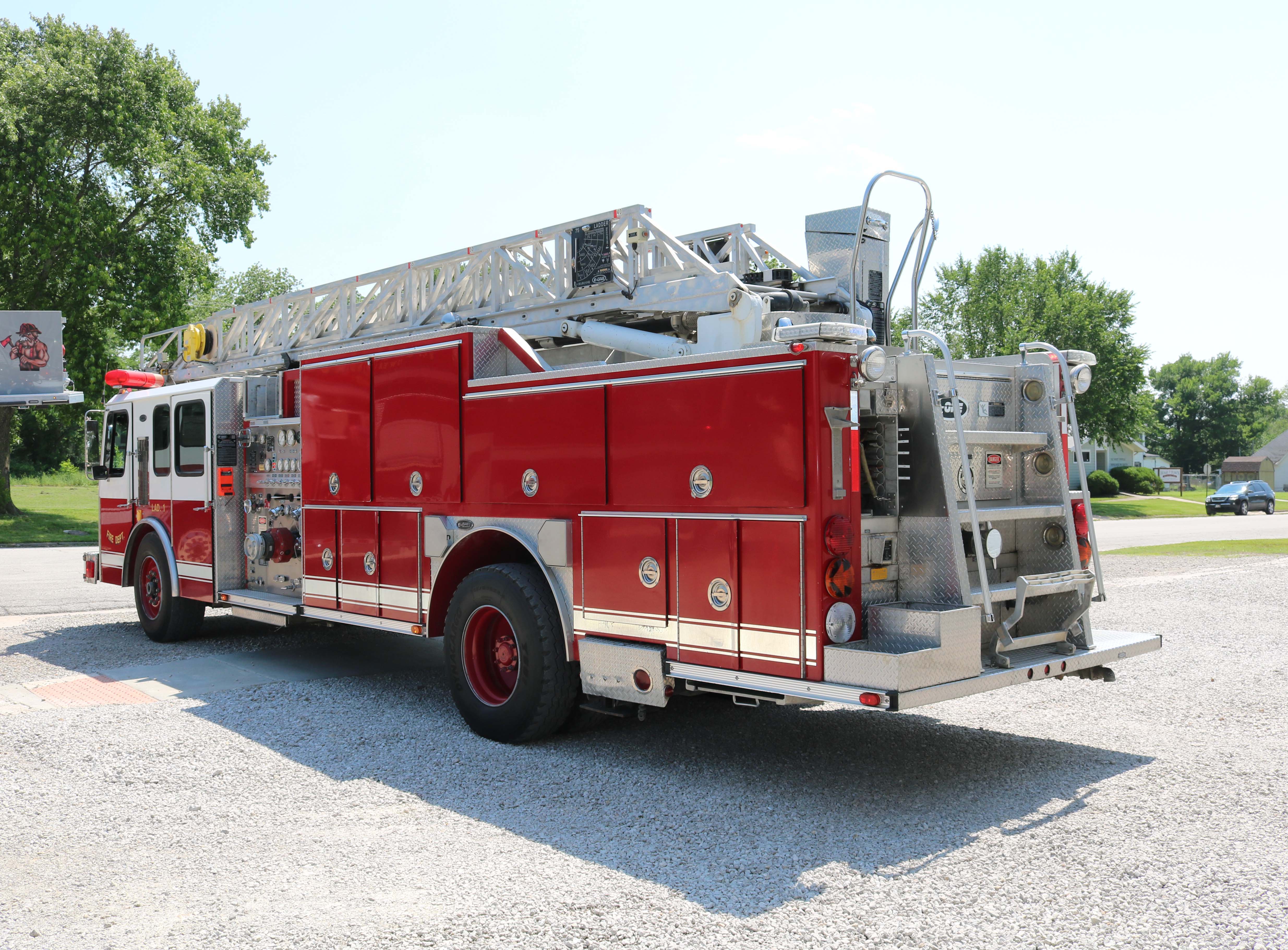 1993 E-One Hurricane 75' Quint | Used Truck Details