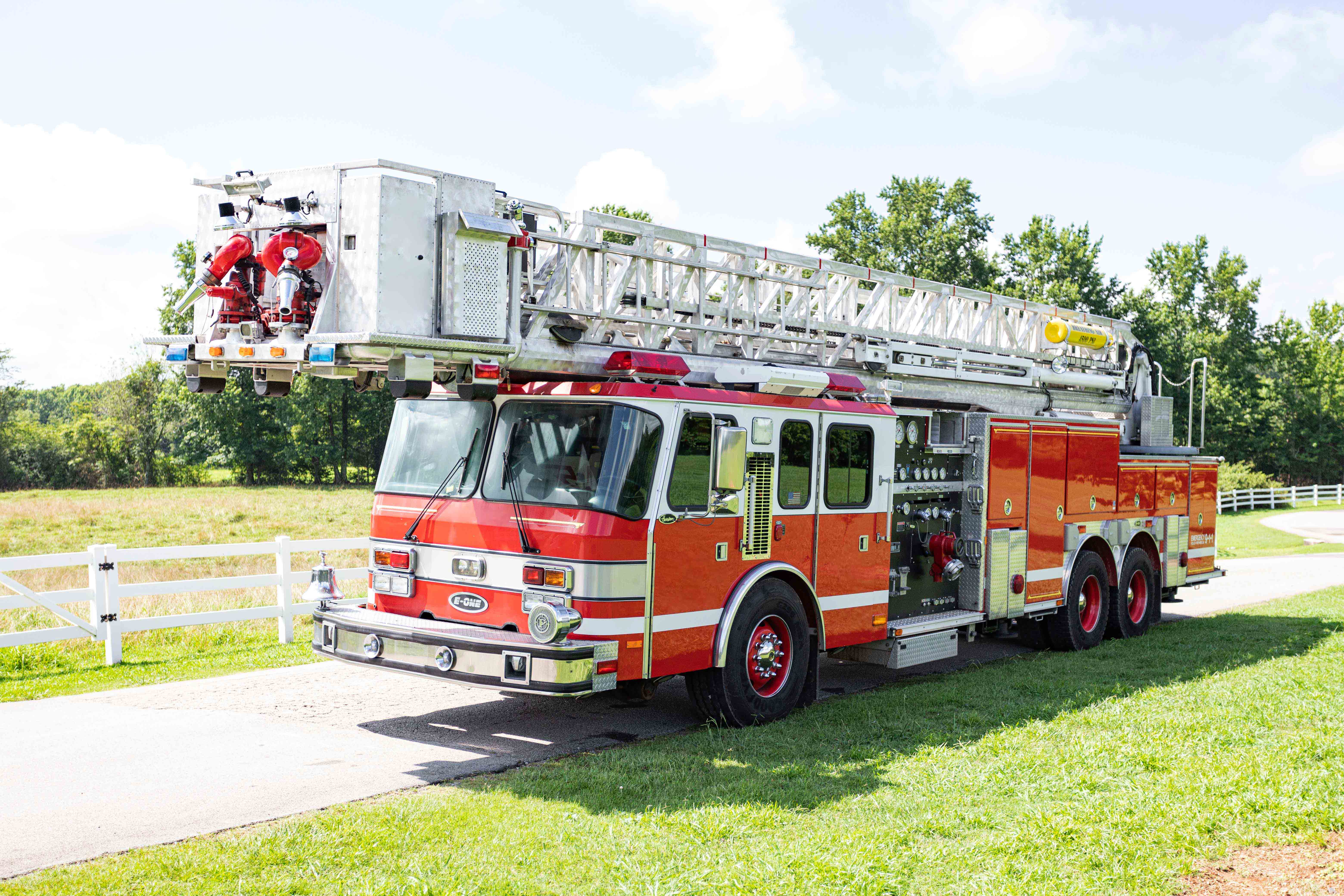 1999 E-One Hurricane 105' Platform | Used Truck Details