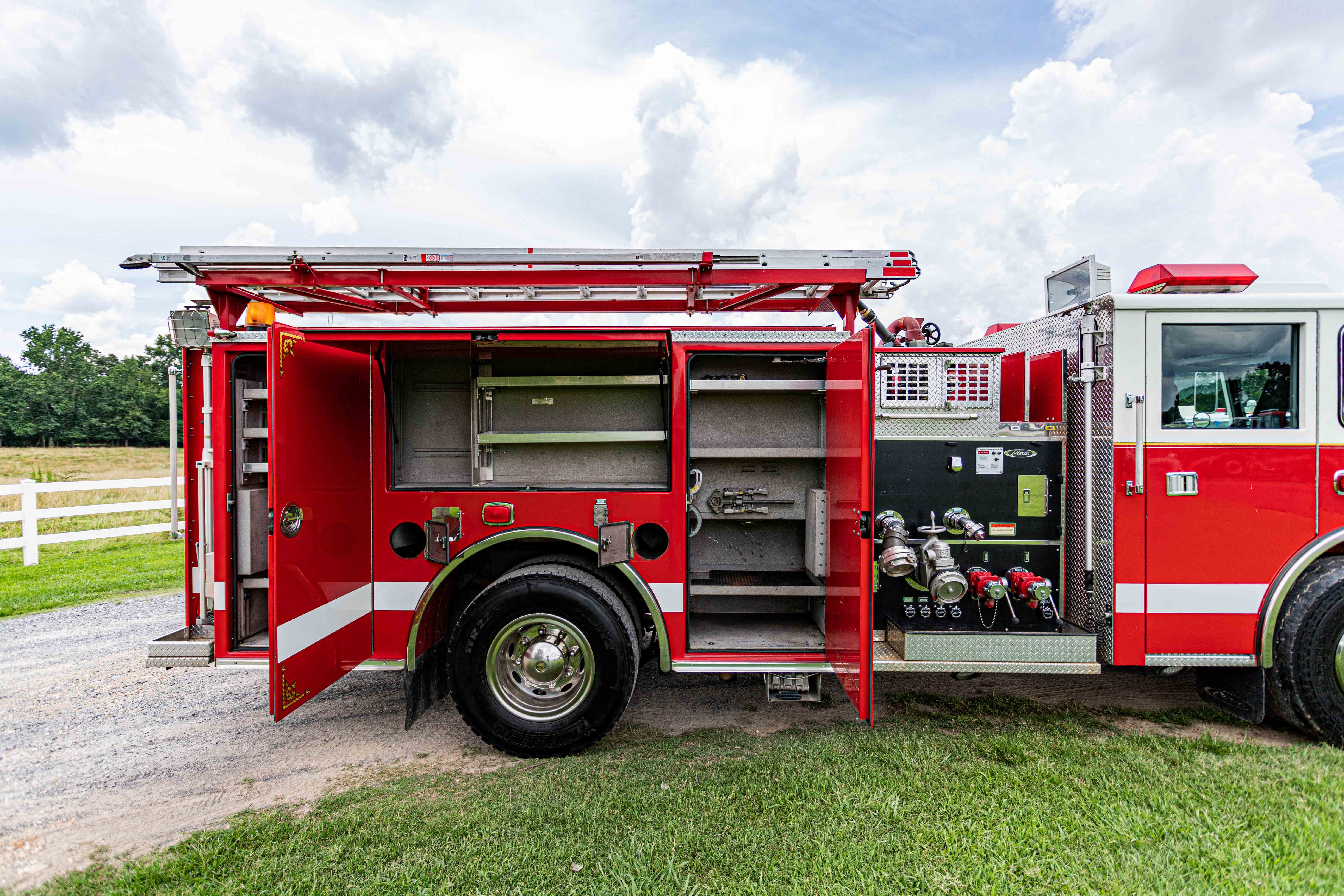 2000 Pierce Saber Custom Pumper | Used Truck Details