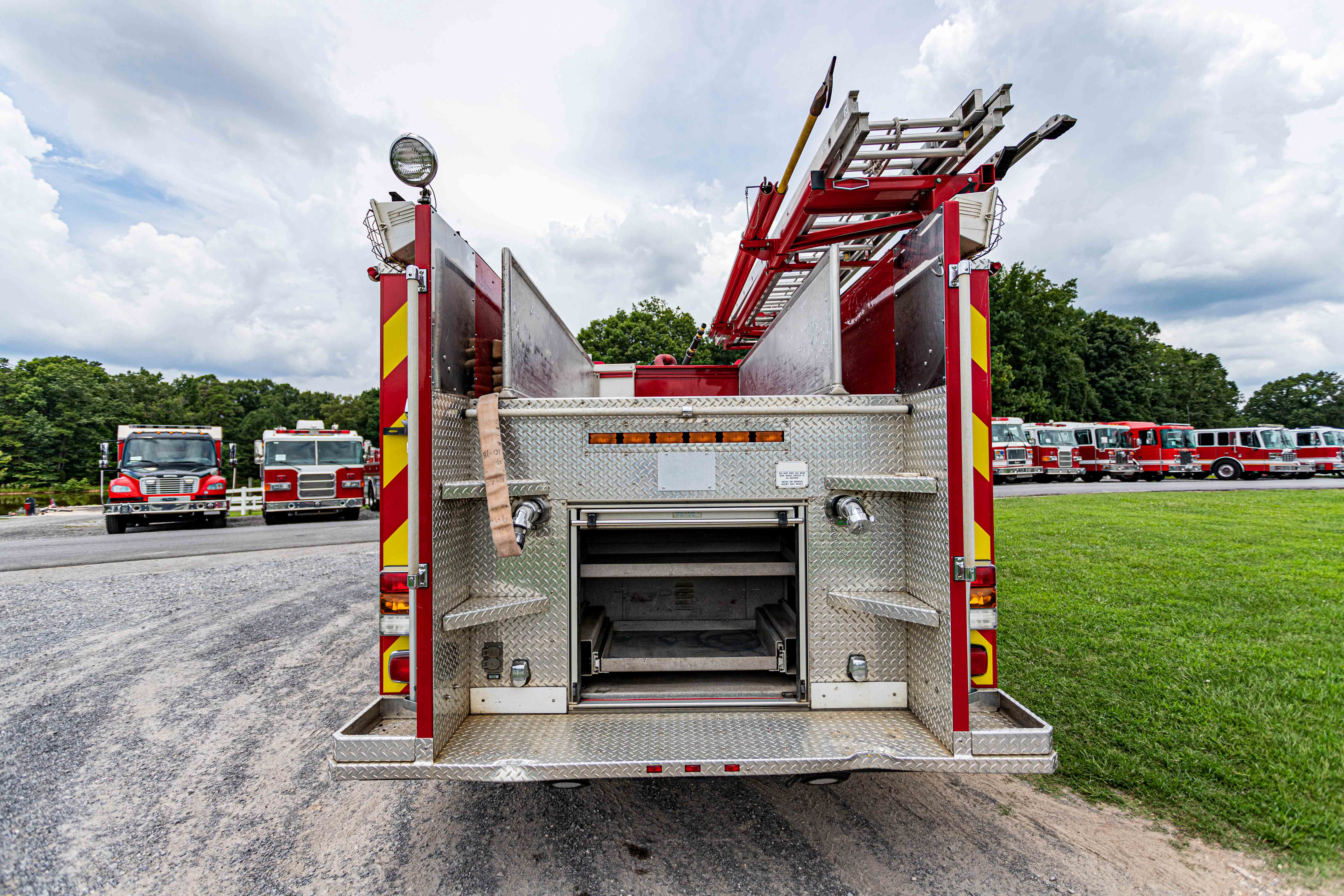 2000 Pierce Saber Custom Pumper | Used Truck Details