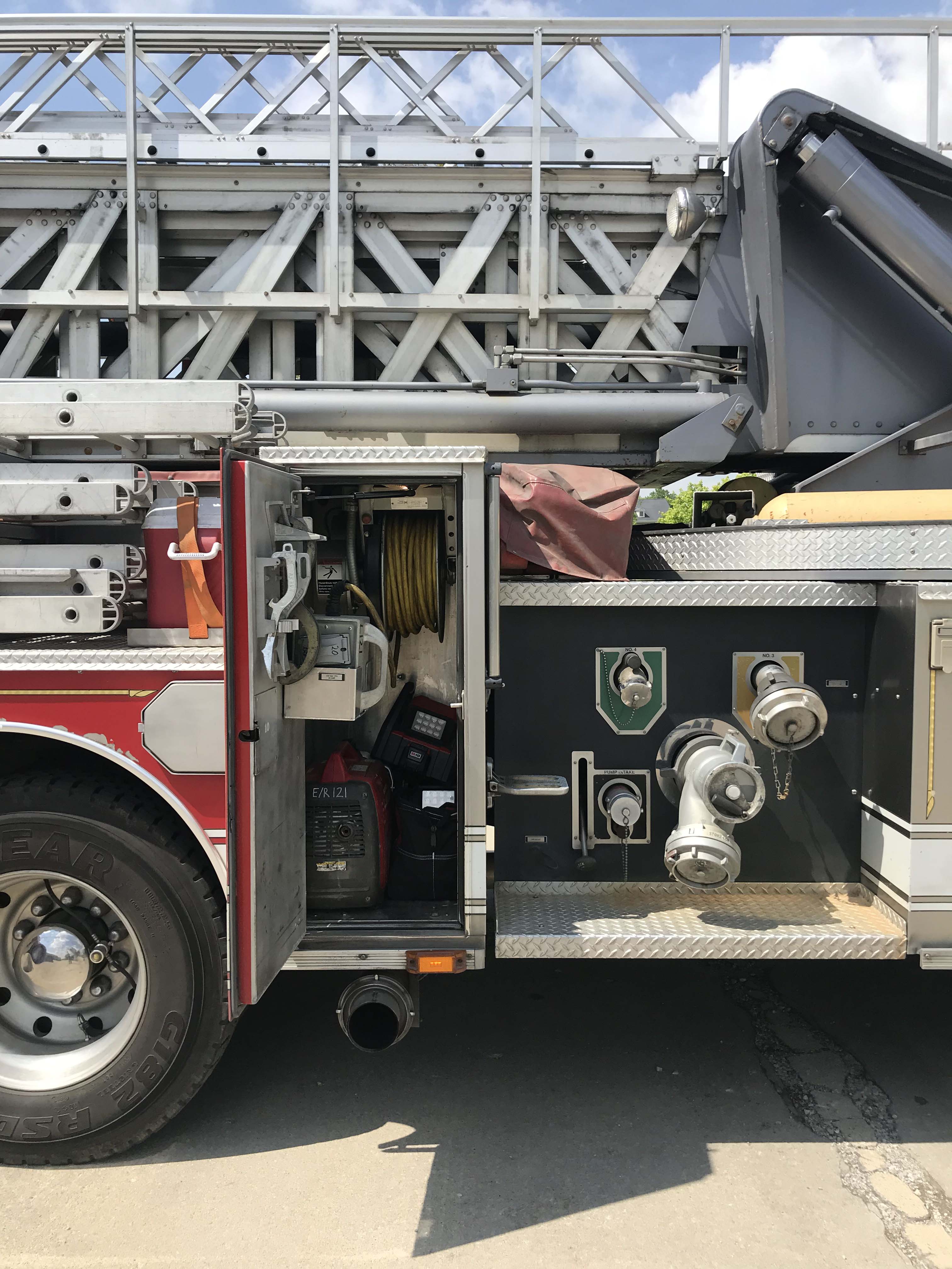 1997 Sutphen Mid Mount 100' Platform | Used Truck Details