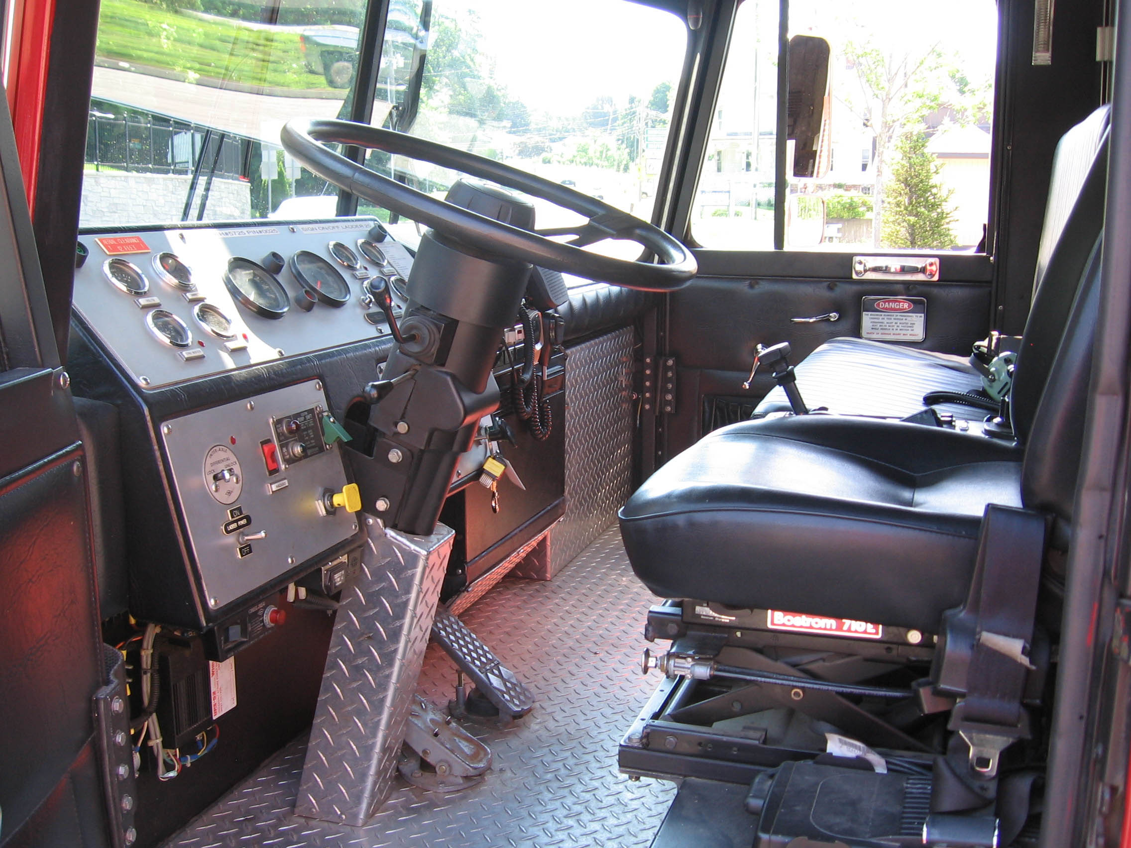 1989 Grumman 102' AerialCat | Used Truck Details