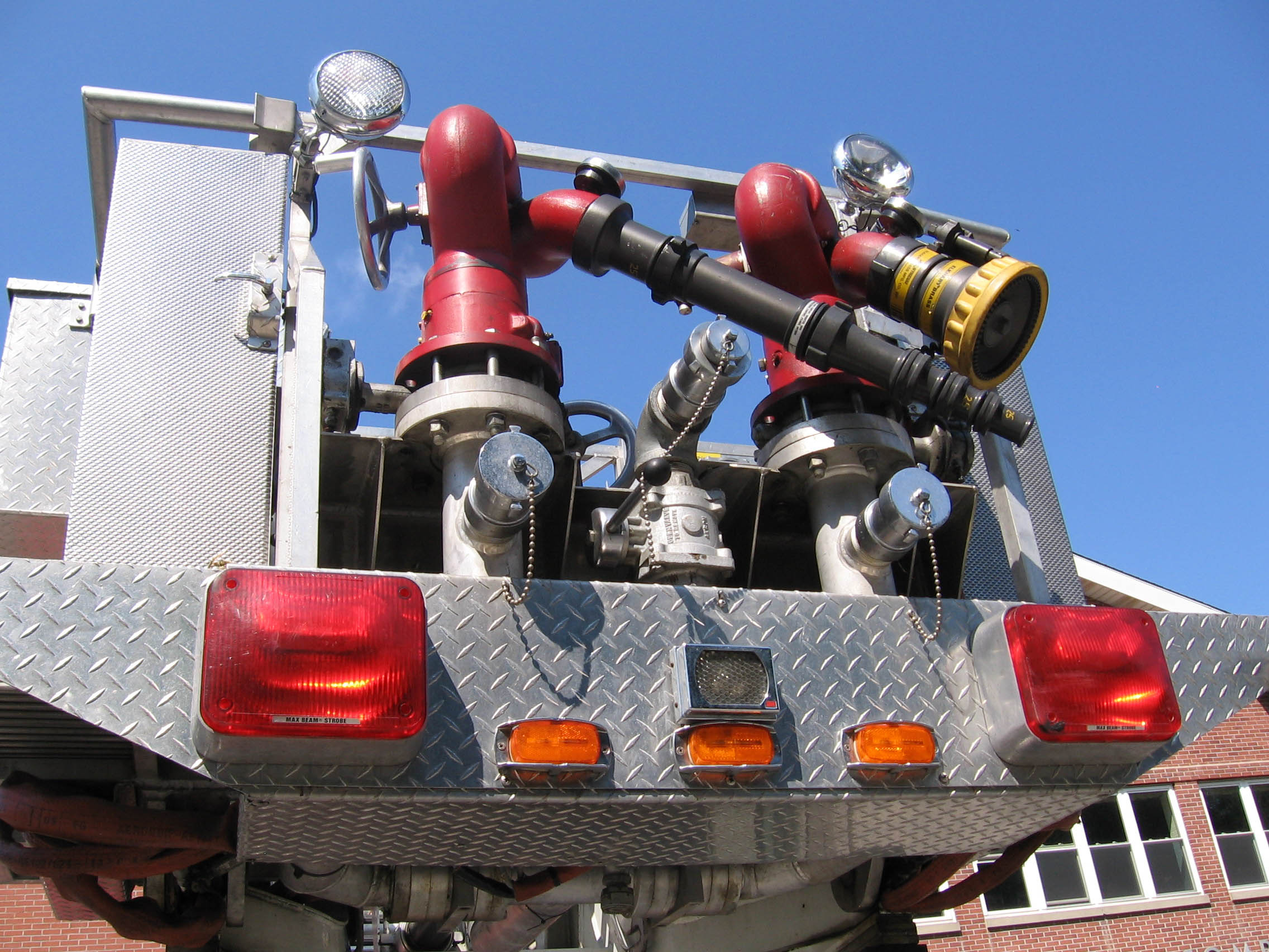 1989 Grumman 102' AerialCat | Used Truck Details