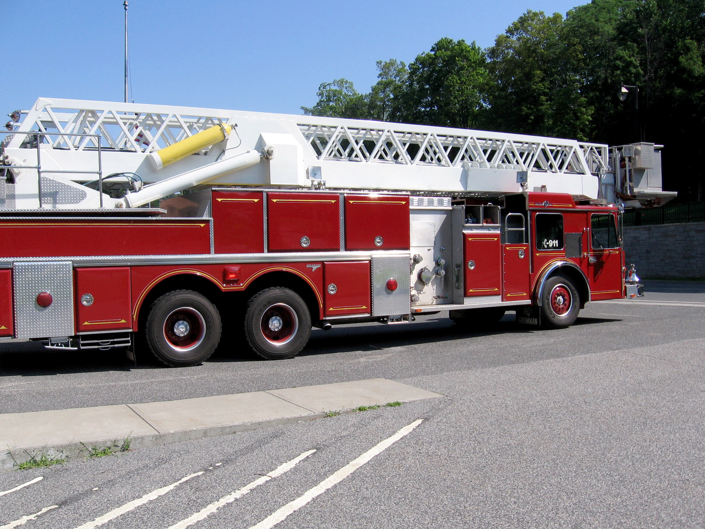 1989 Grumman 102' AerialCat | Used Truck Details