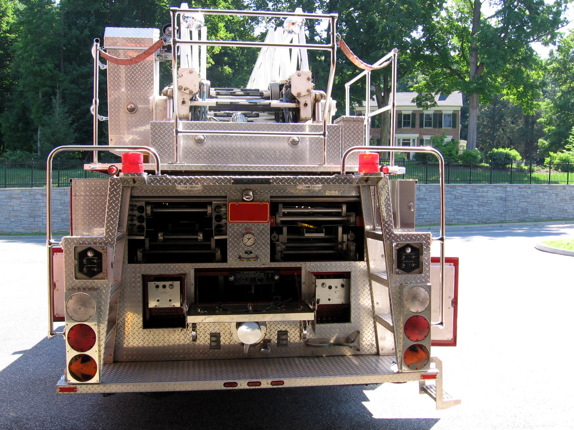 1989 Grumman 102' AerialCat | Used Truck Details