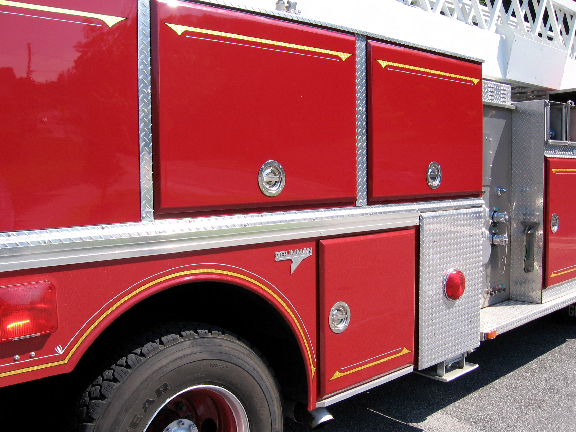 1989 Grumman 102' AerialCat | Used Truck Details