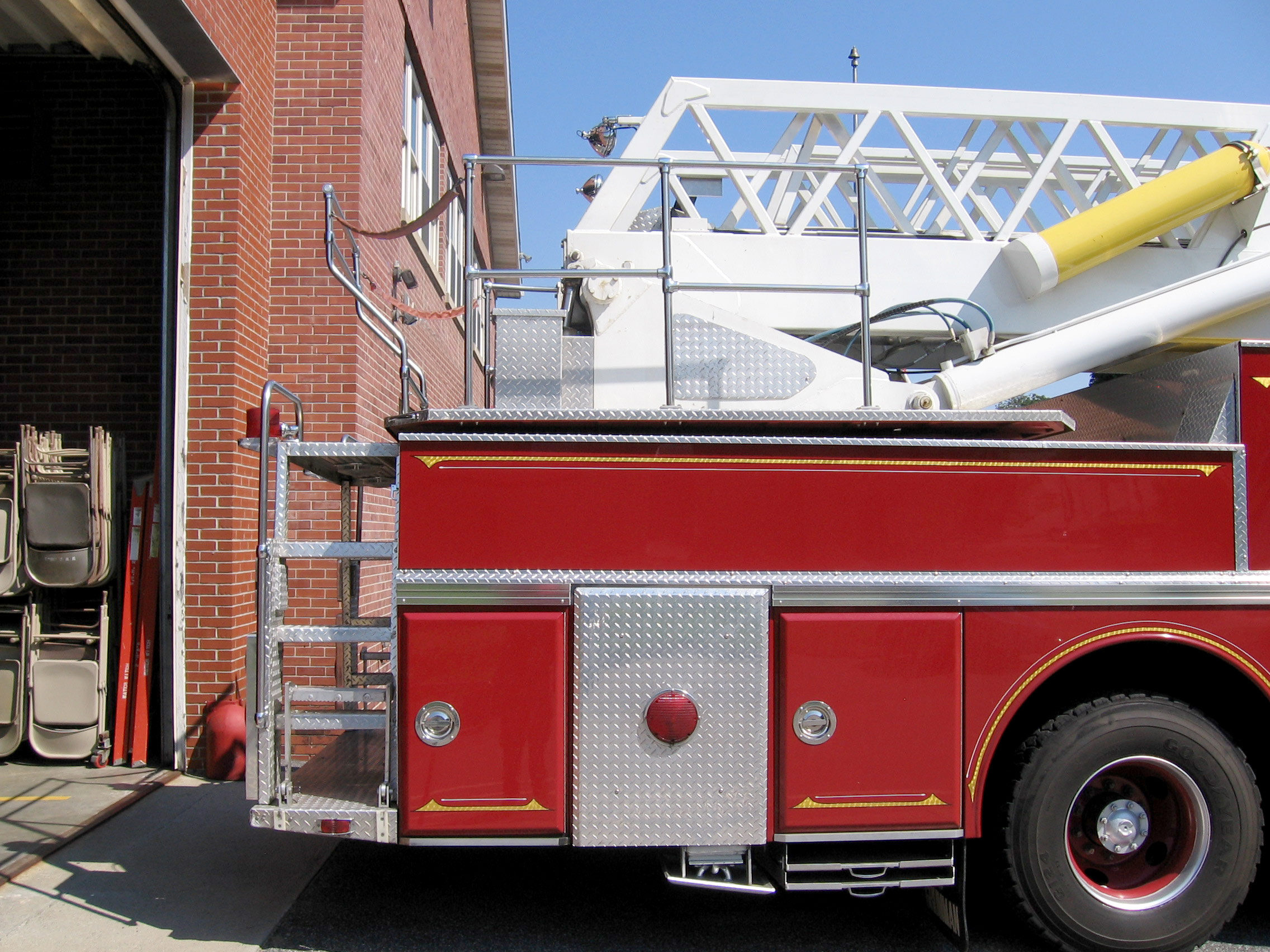 1989 Grumman 102' AerialCat | Used Truck Details