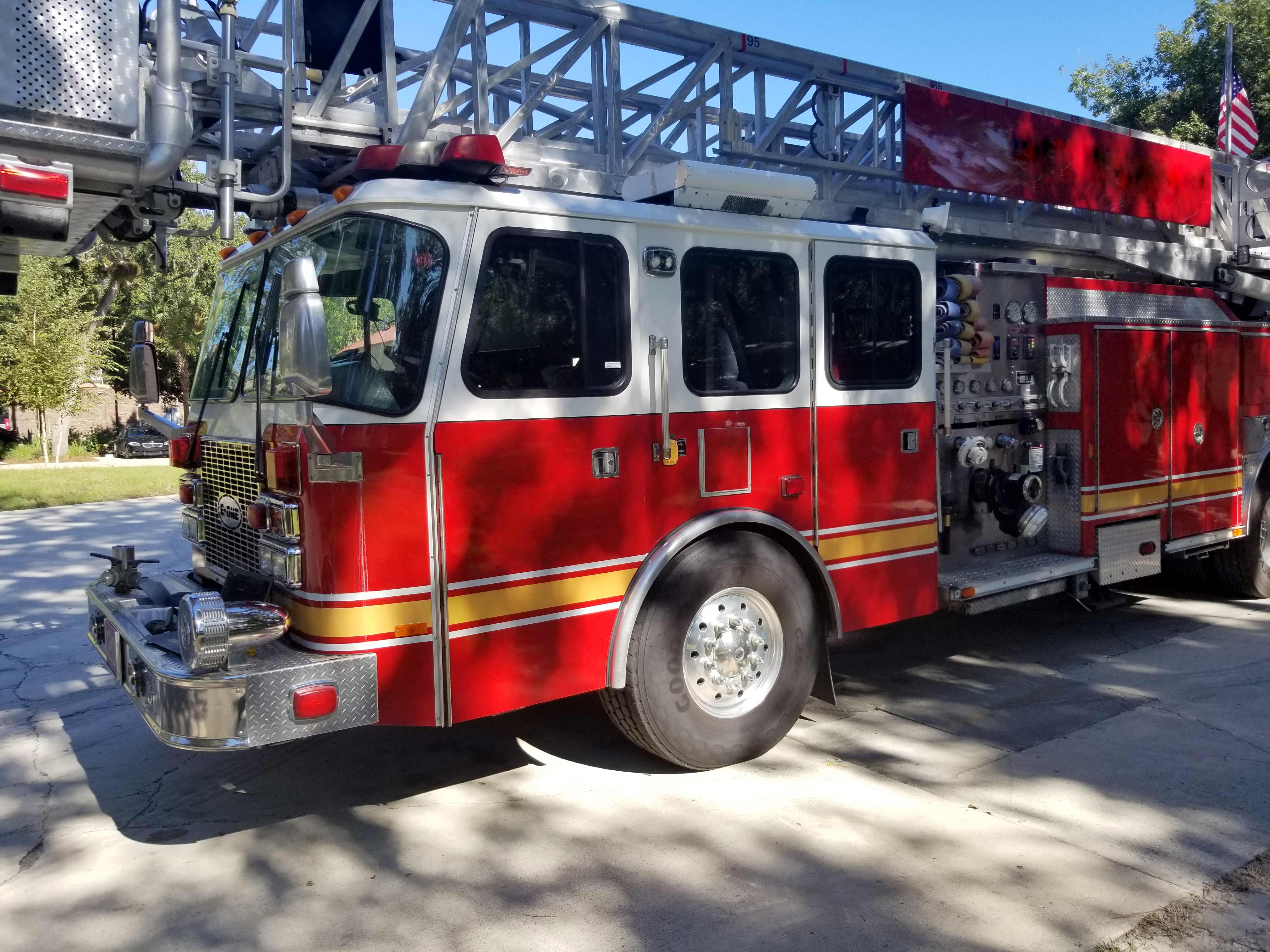 2002 E-One Cyclone II 95' Platform | Used Truck Details