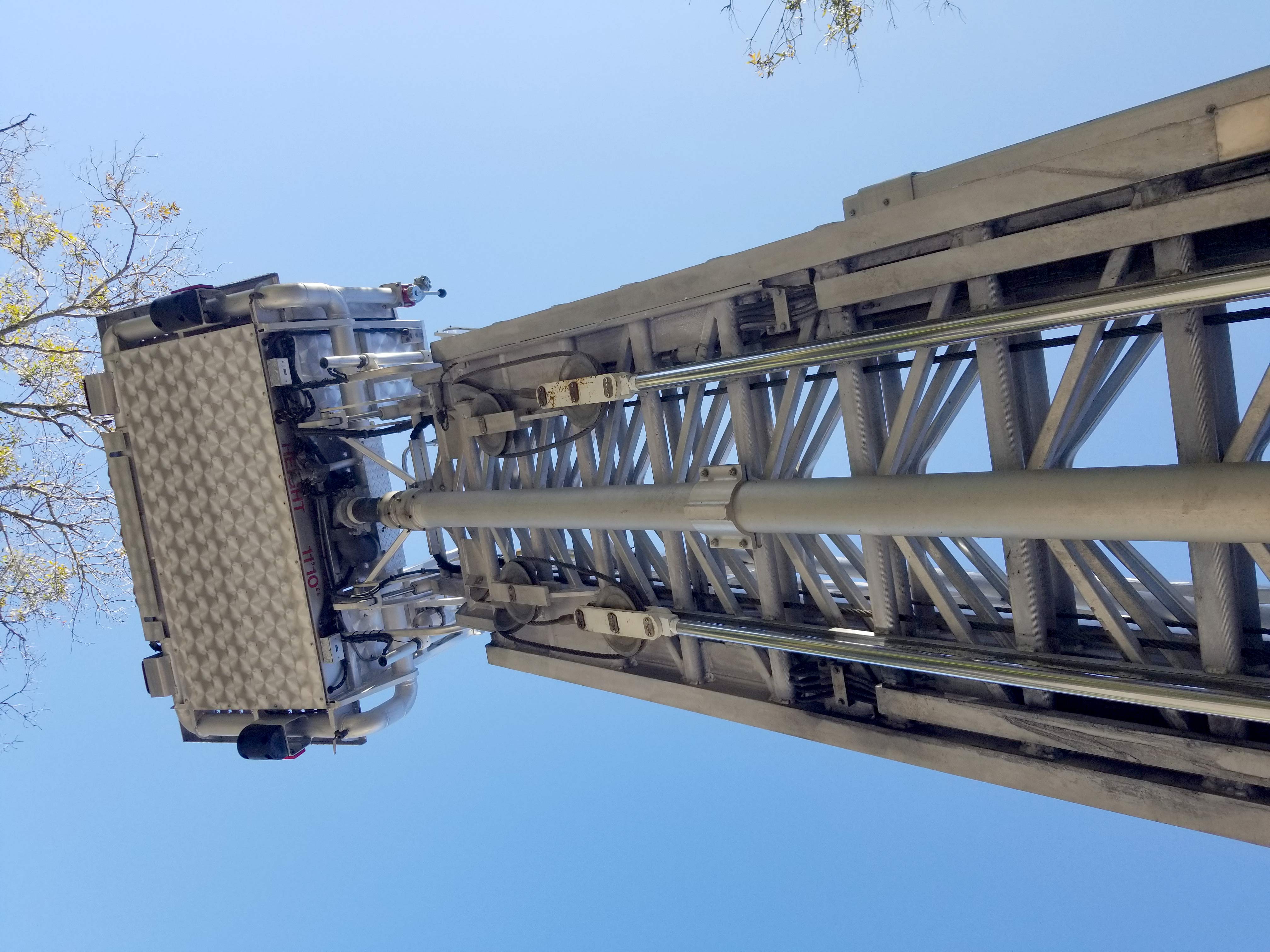 2002 E-One Cyclone II 95' Platform | Used Truck Details