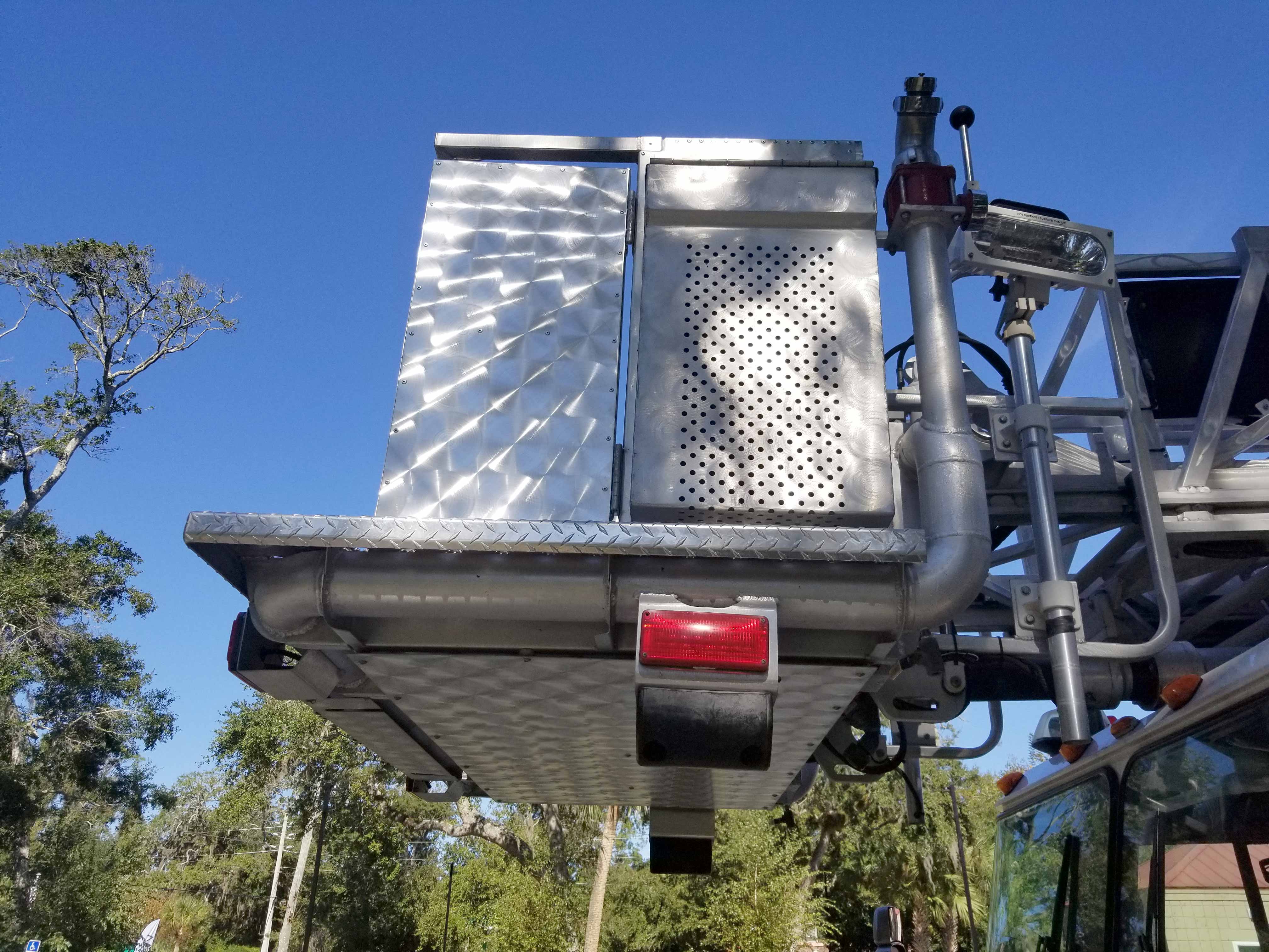 2002 E-One Cyclone II 95' Platform | Used Truck Details