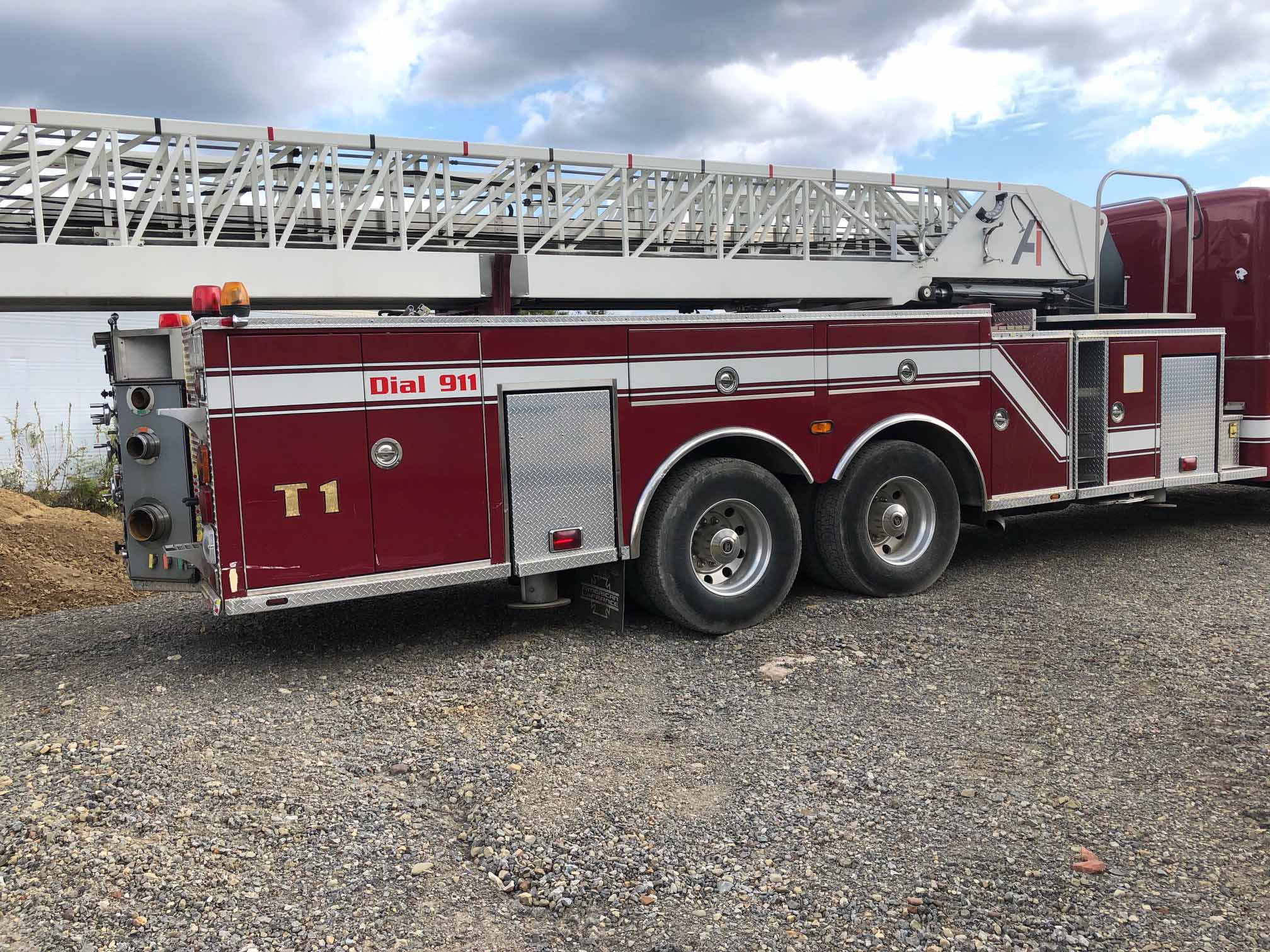 2000 American LaFrance 105' Mid-Mount Aerial Body | Used Truck Details