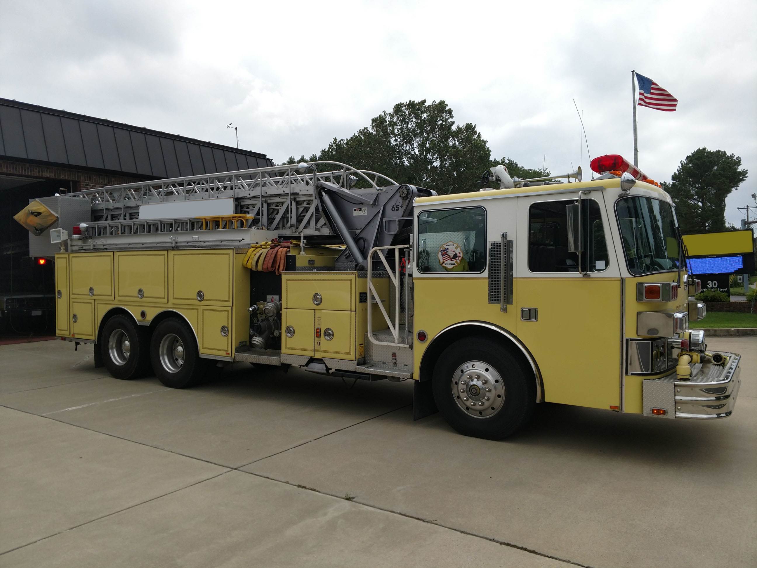 1990 Sutphen 65' Quint | Used Truck Details