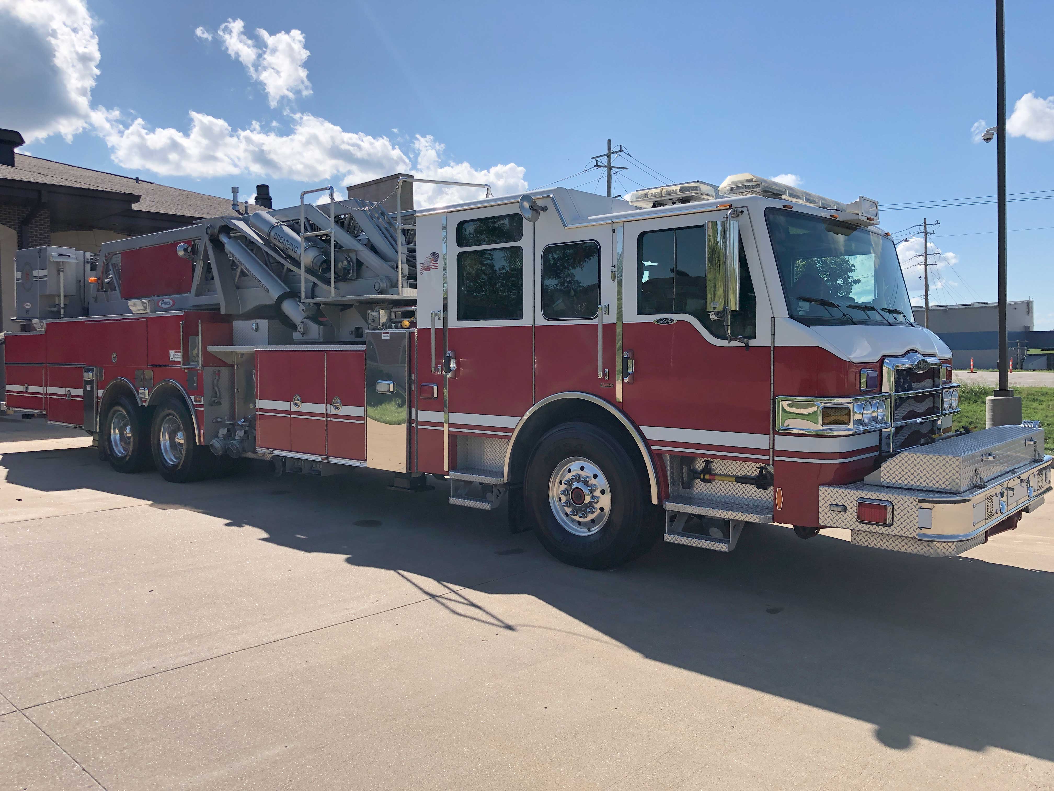 2008 Pierce 95' Mid-Mount Platform | Used Truck Details