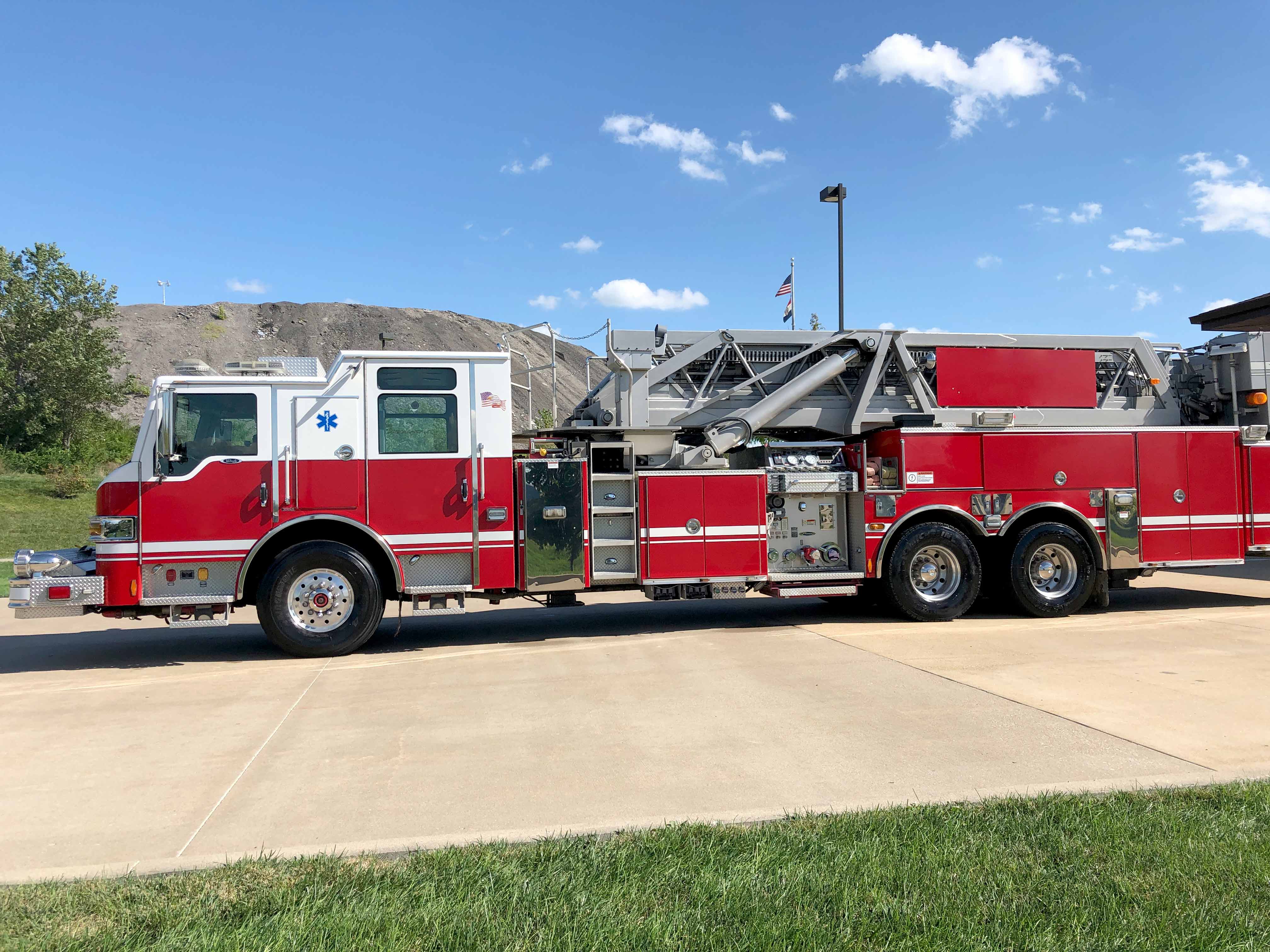 2008 Pierce 95' Mid-Mount Platform | Used Truck Details