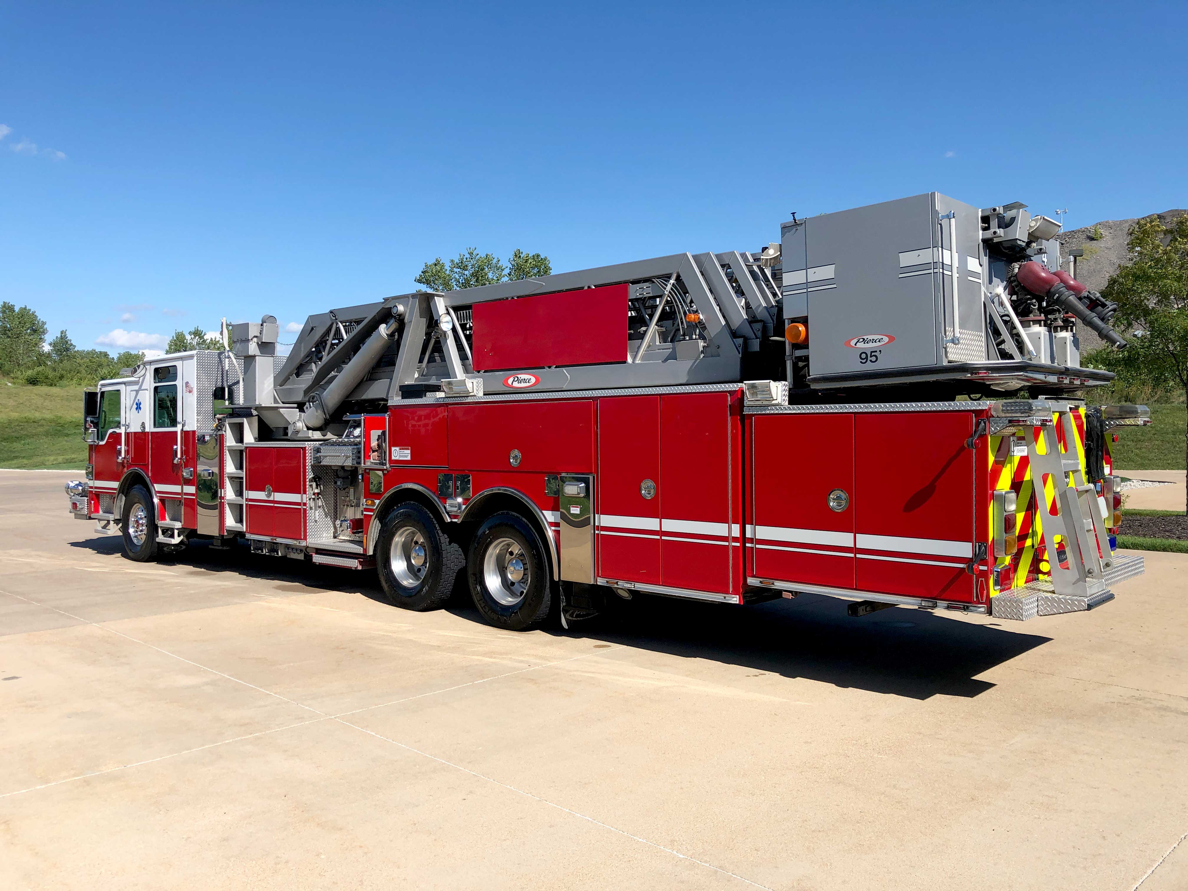 2008 Pierce 95' Mid-Mount Platform | Used Truck Details