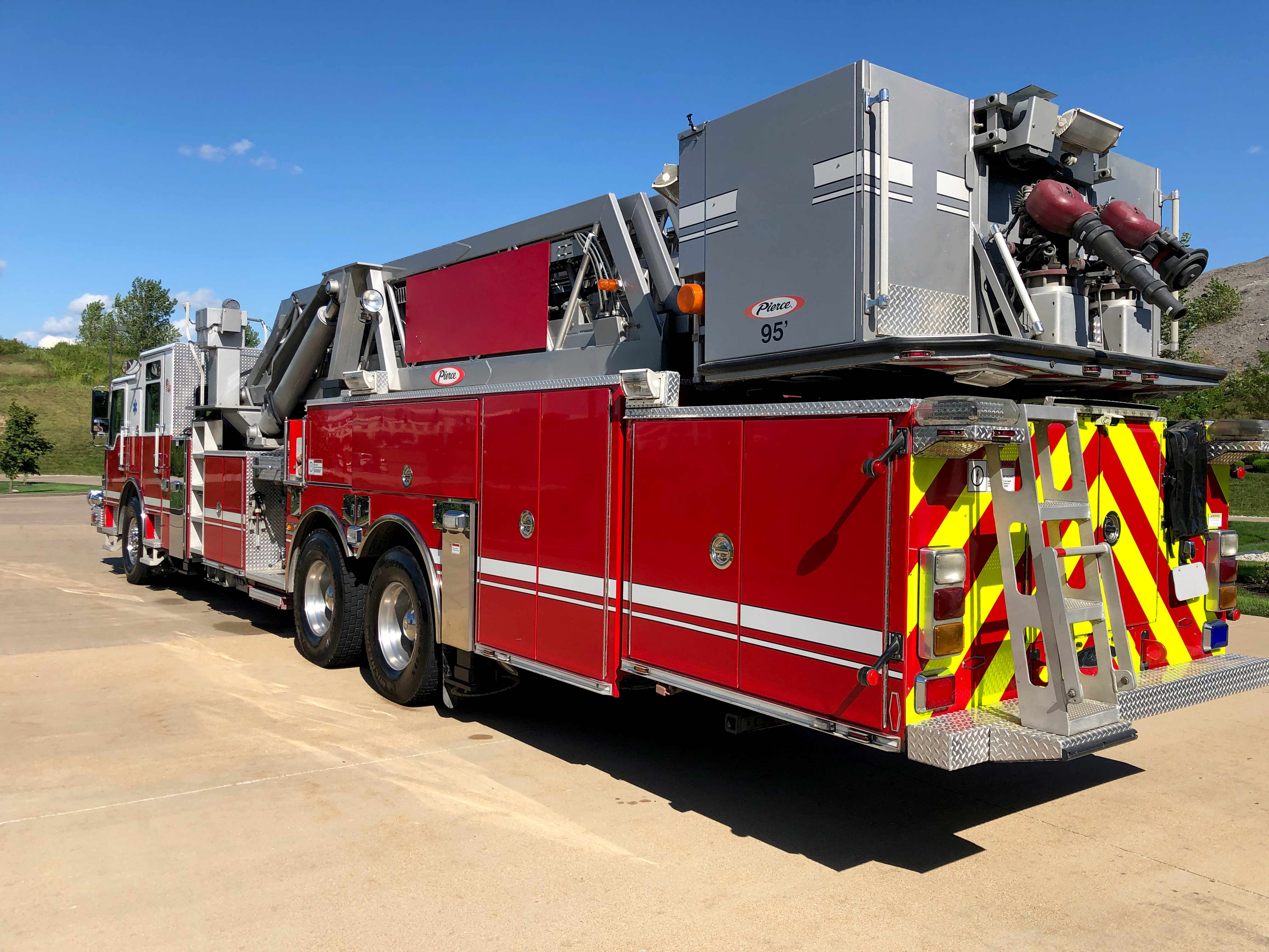 2008 Pierce 95' Mid-Mount Platform | Used Truck Details