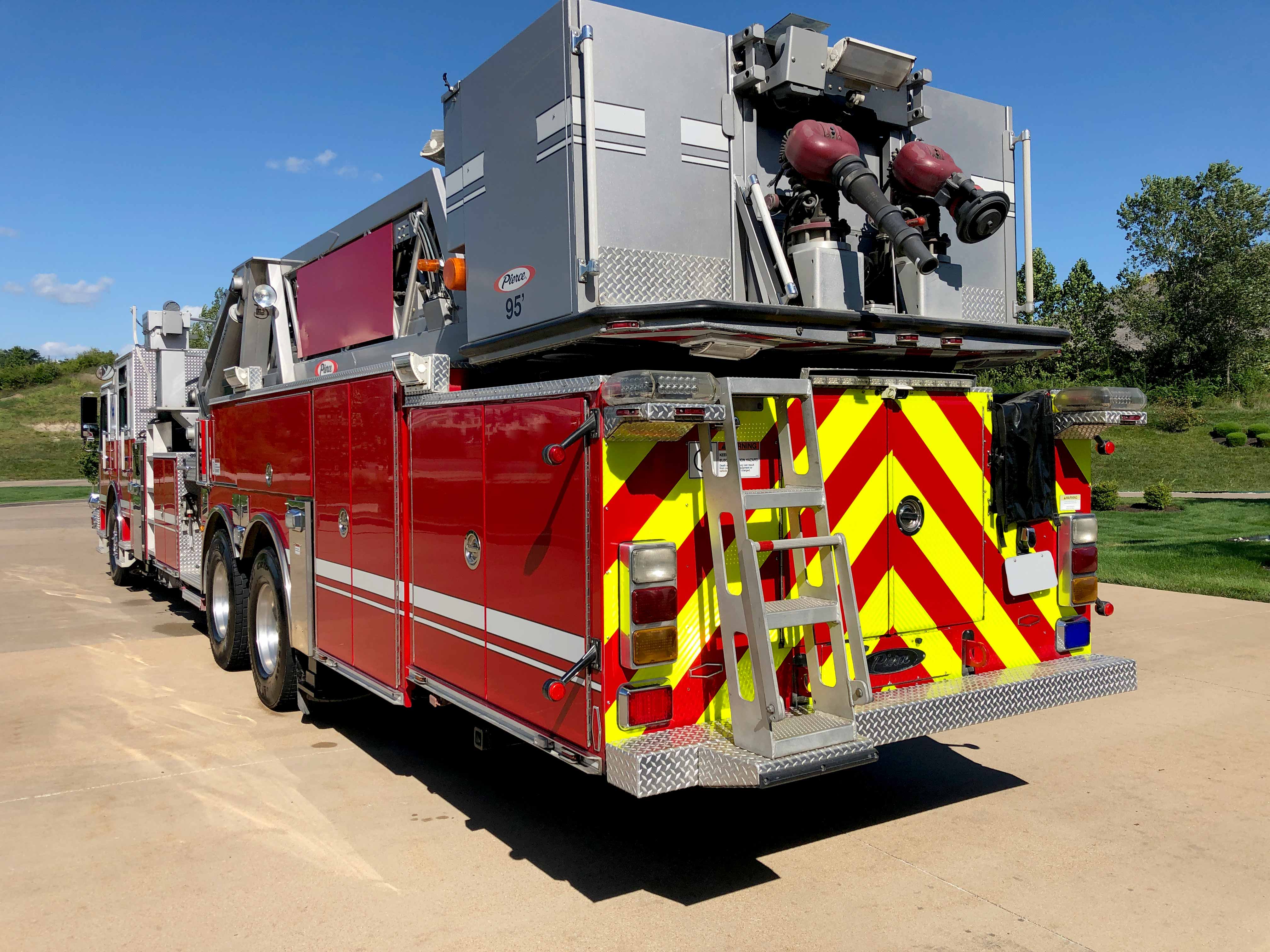 2008 Pierce 95' Mid-Mount Platform | Used Truck Details