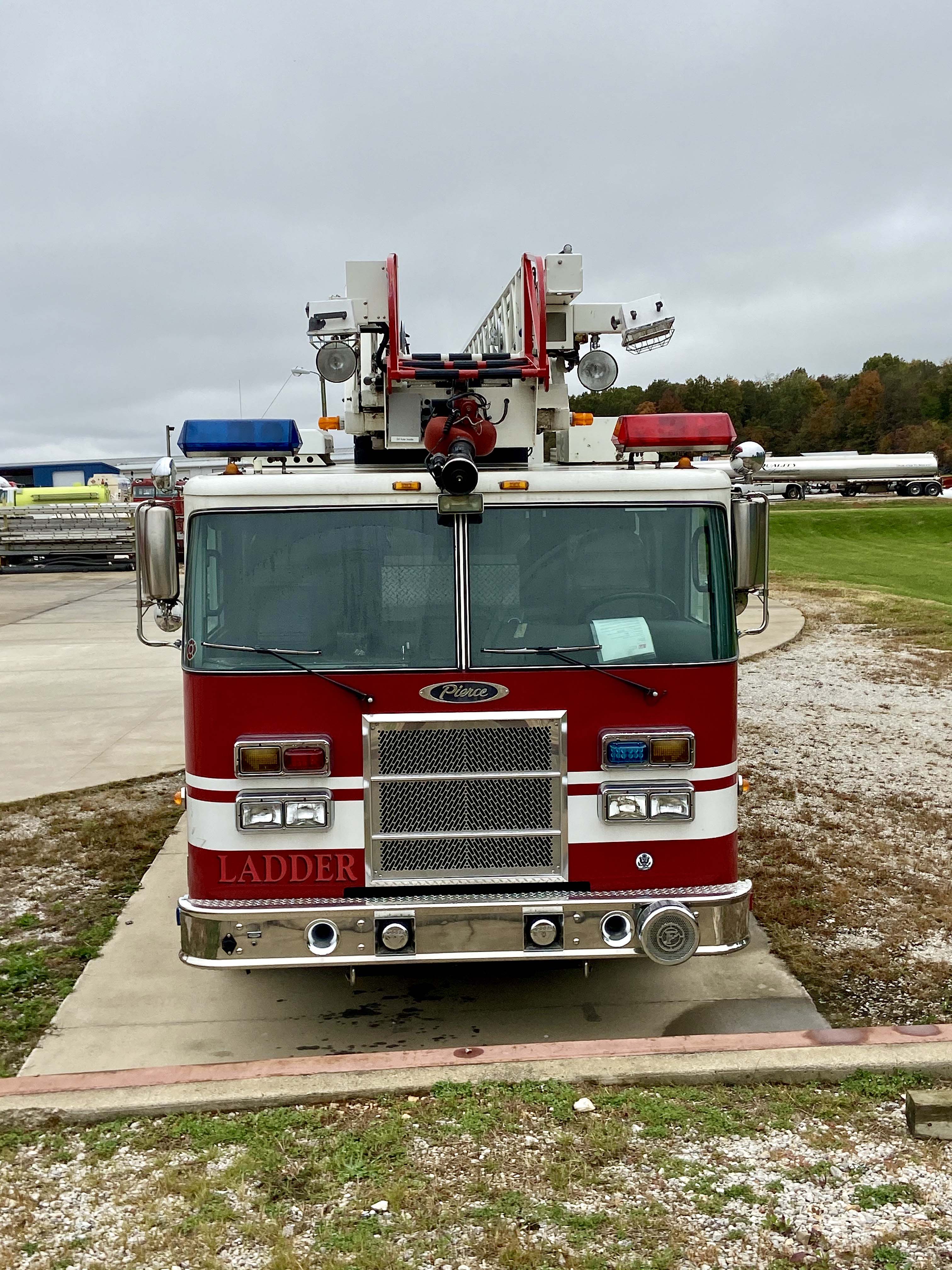 2002 Pierce Lance 105' Ladder | Firetrucks Unlimited