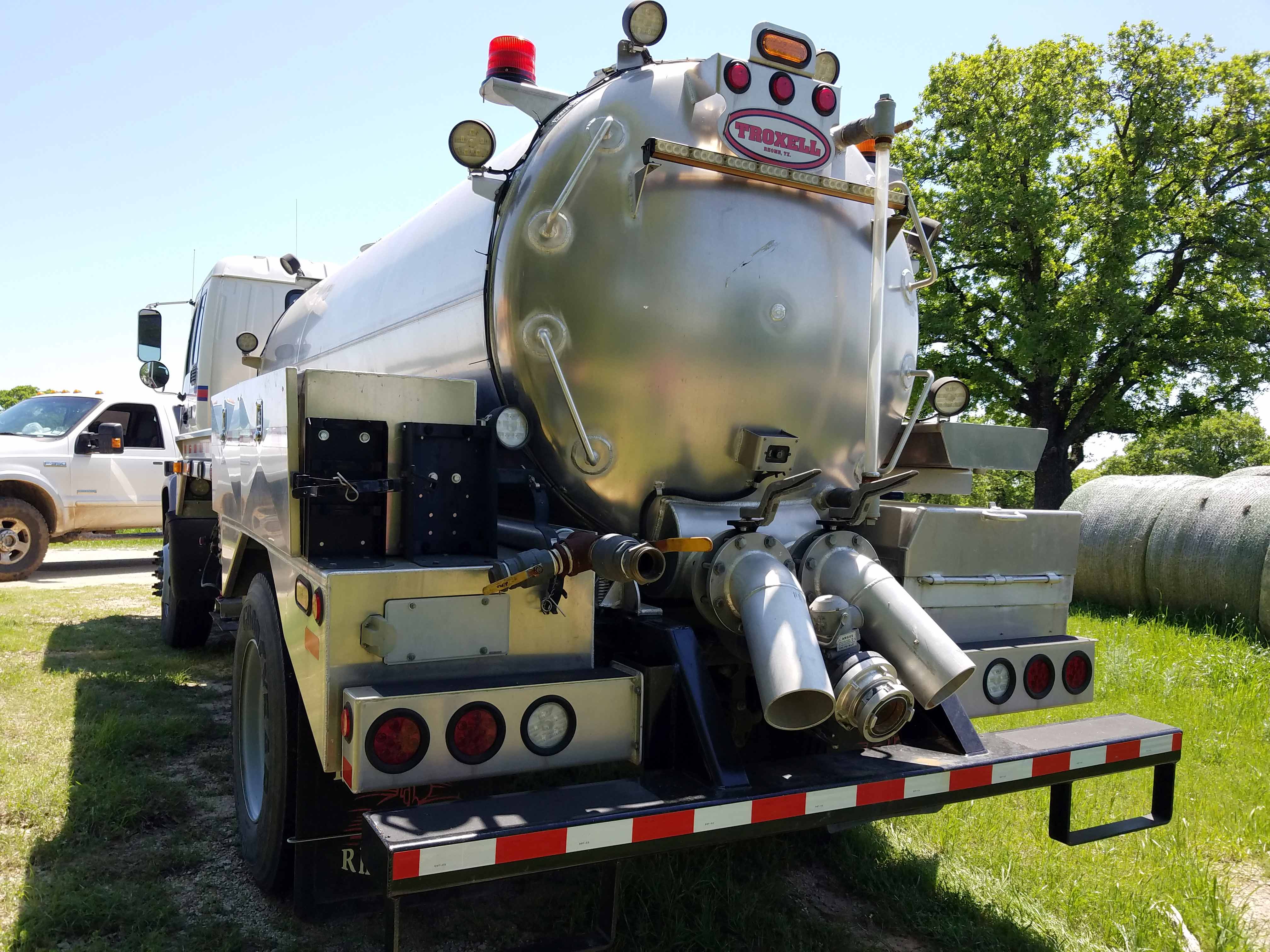 2004 Chevrolet Elliptical Tanker | Used Truck Details