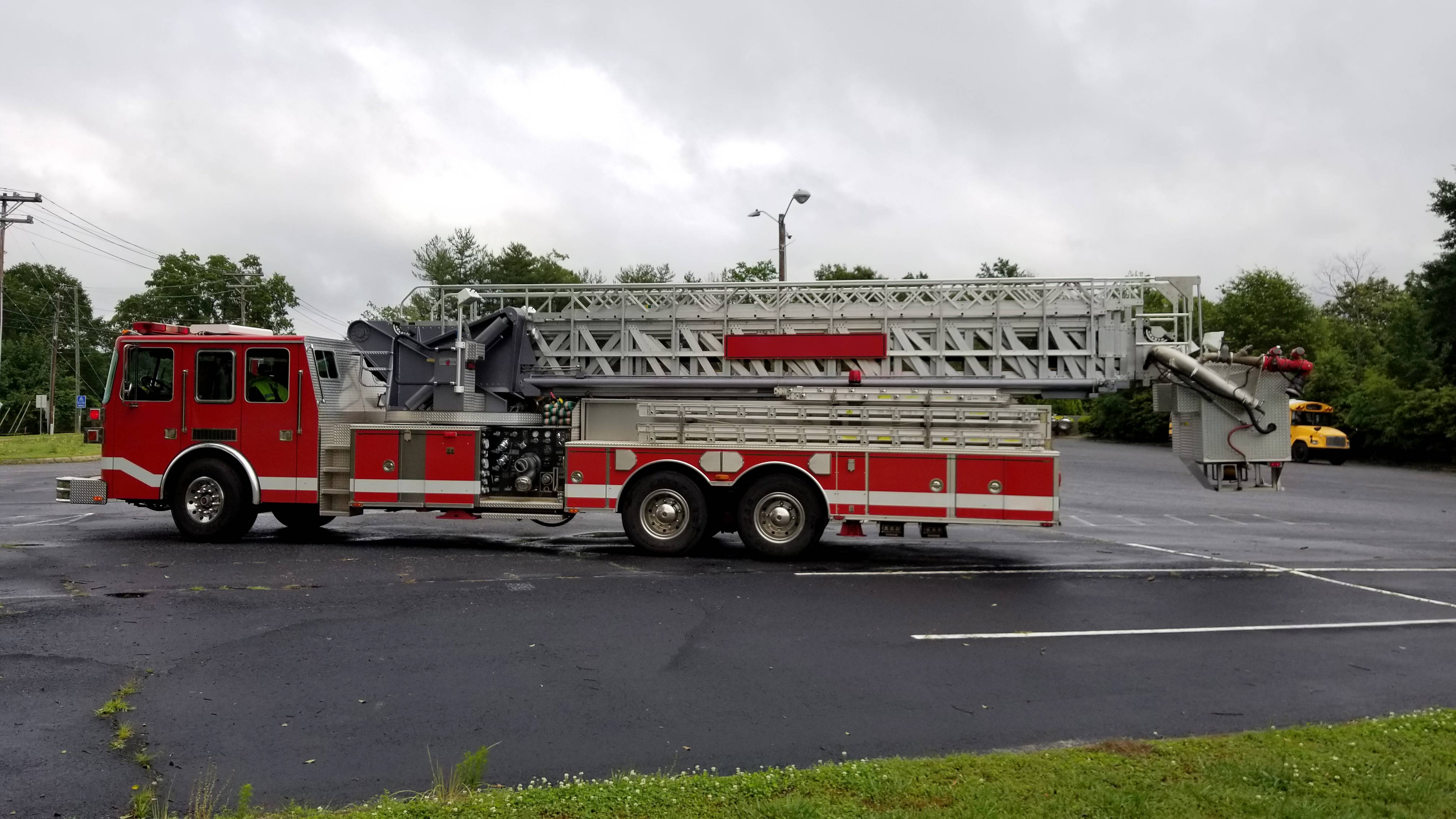 1996 Sutphen 100' Mid-Mount Platform | Used Truck Details