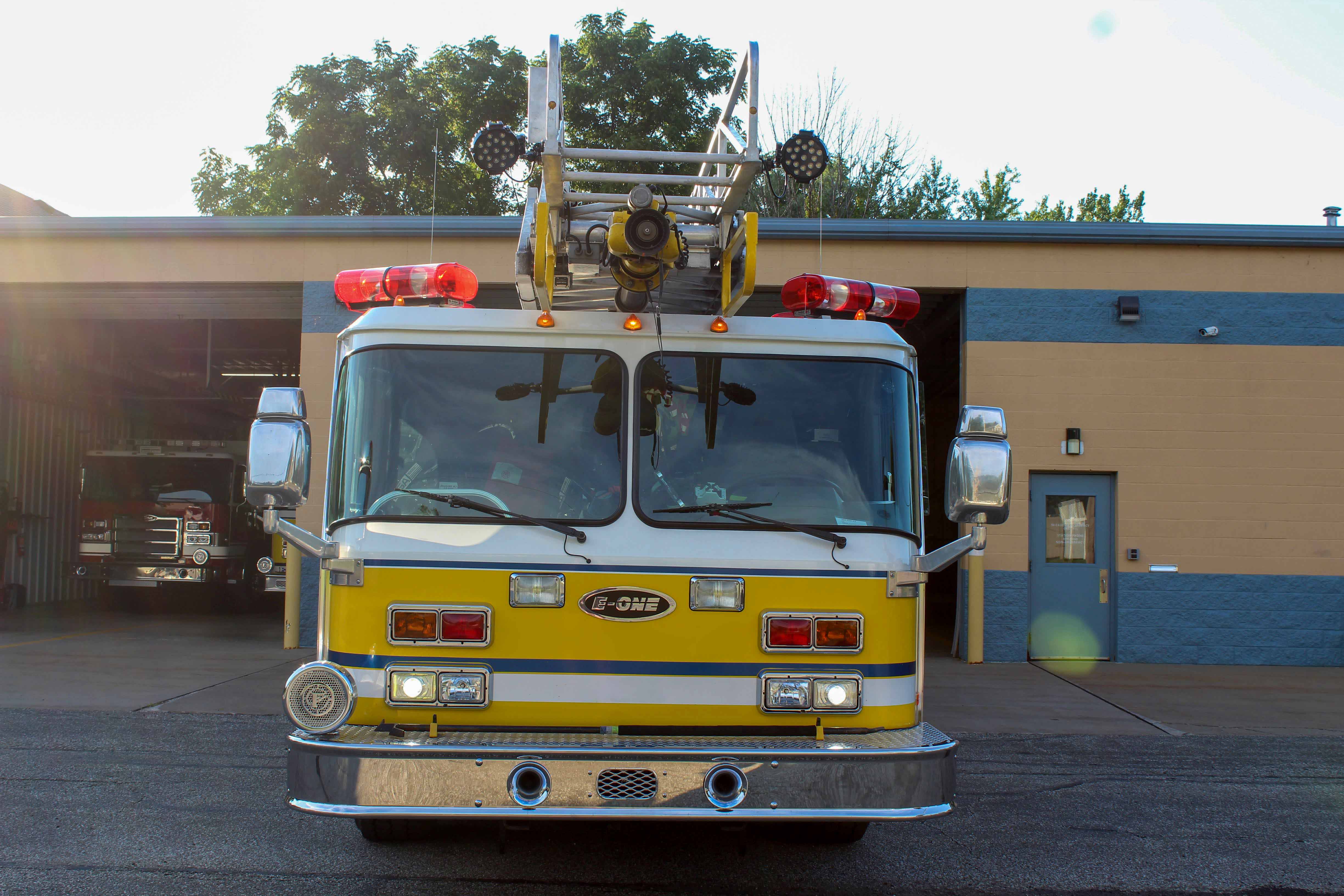 1996 E-One Hurricane 75' Ladder | Used Truck Details