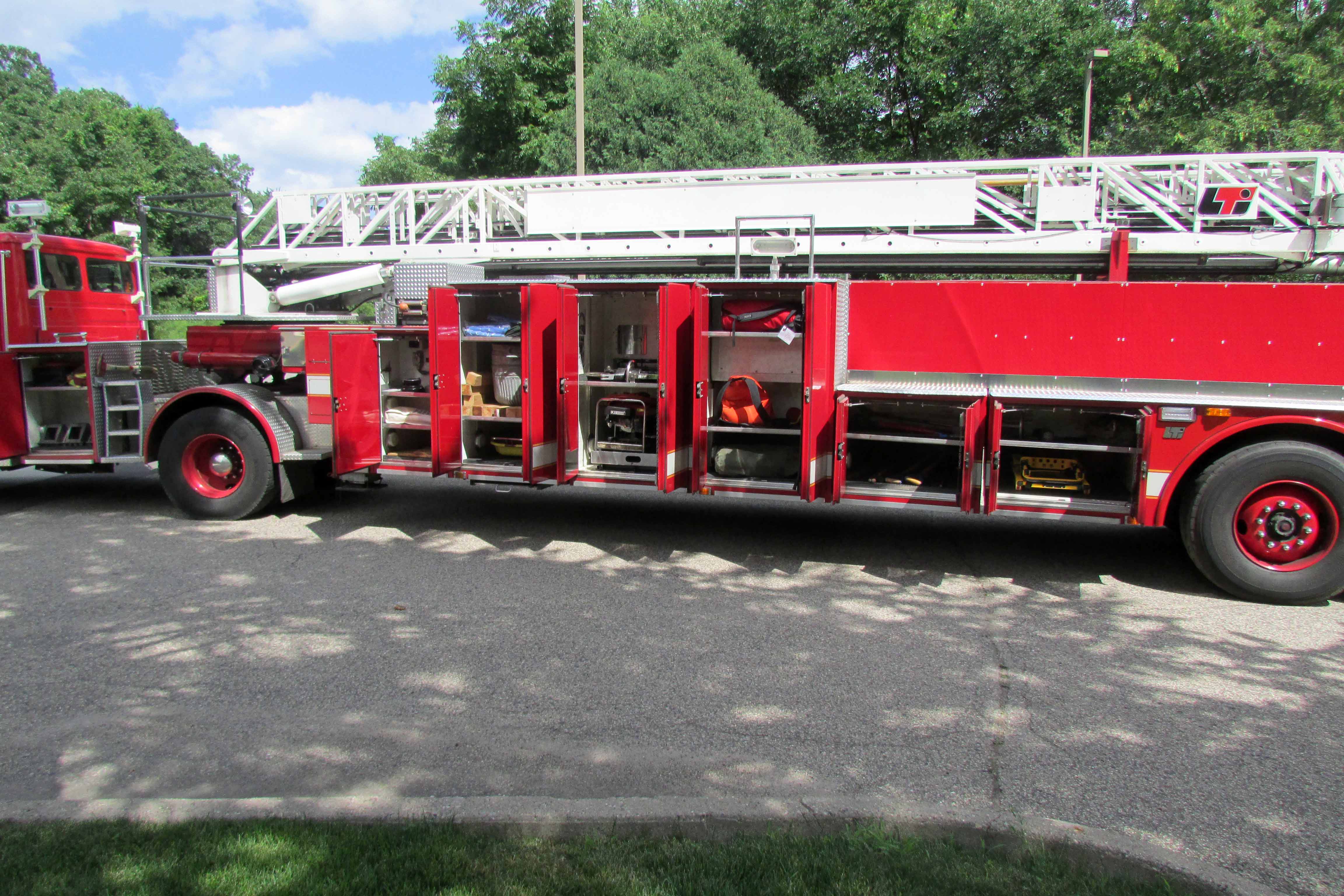 1995 LTI Freightliner Commercial 104' Tiller | Used Truck Details