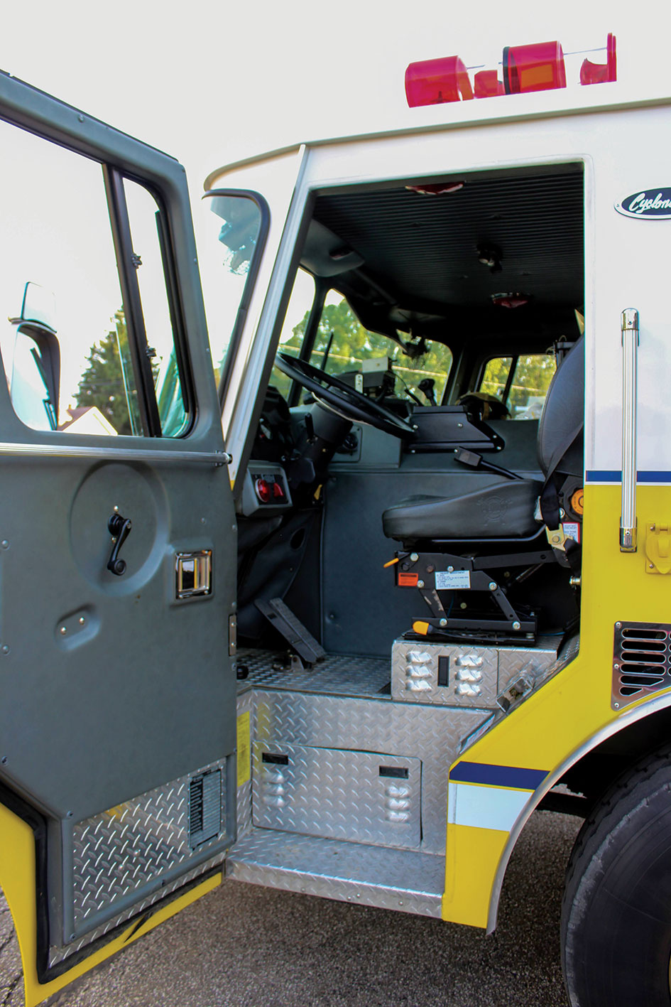 1998 E-One Cyclone Custom Pumper | Used Truck Details