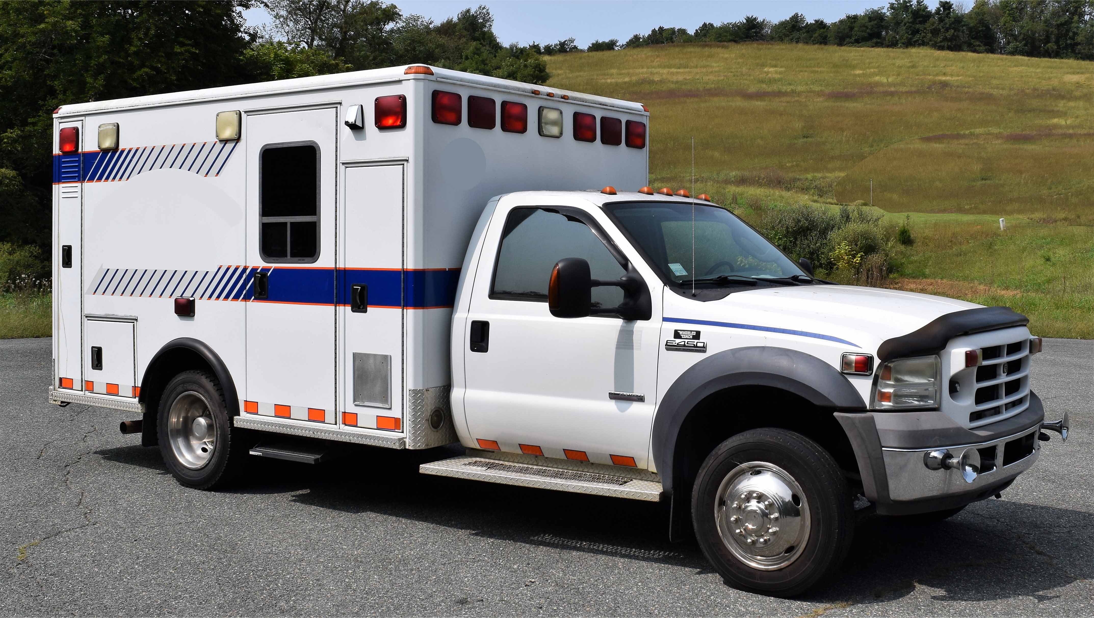 2006 Wheeled Coach Ford F-450 Ambulance | Used Truck Details