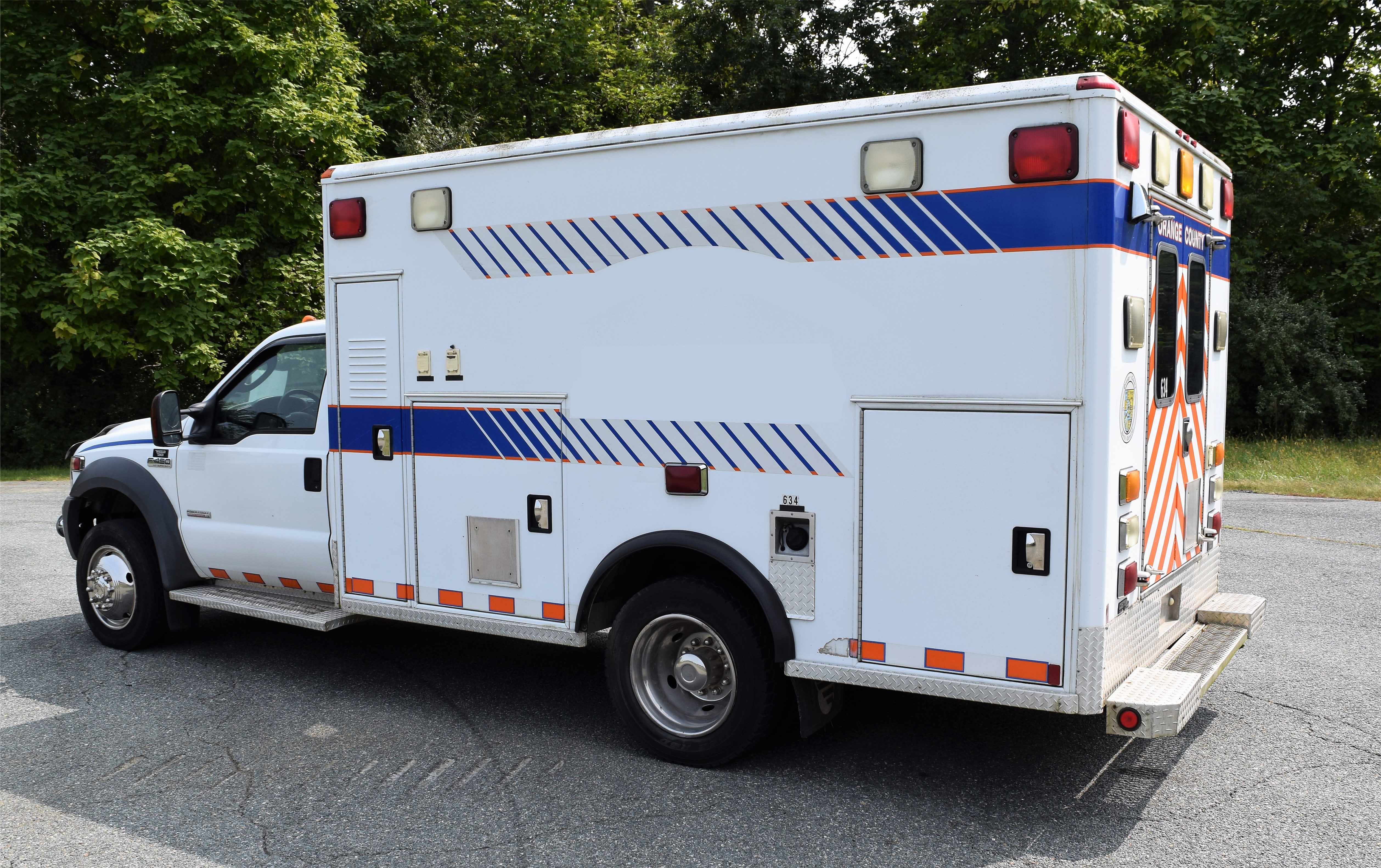 2006 Wheeled Coach Ford F-450 Ambulance | Used Truck Details