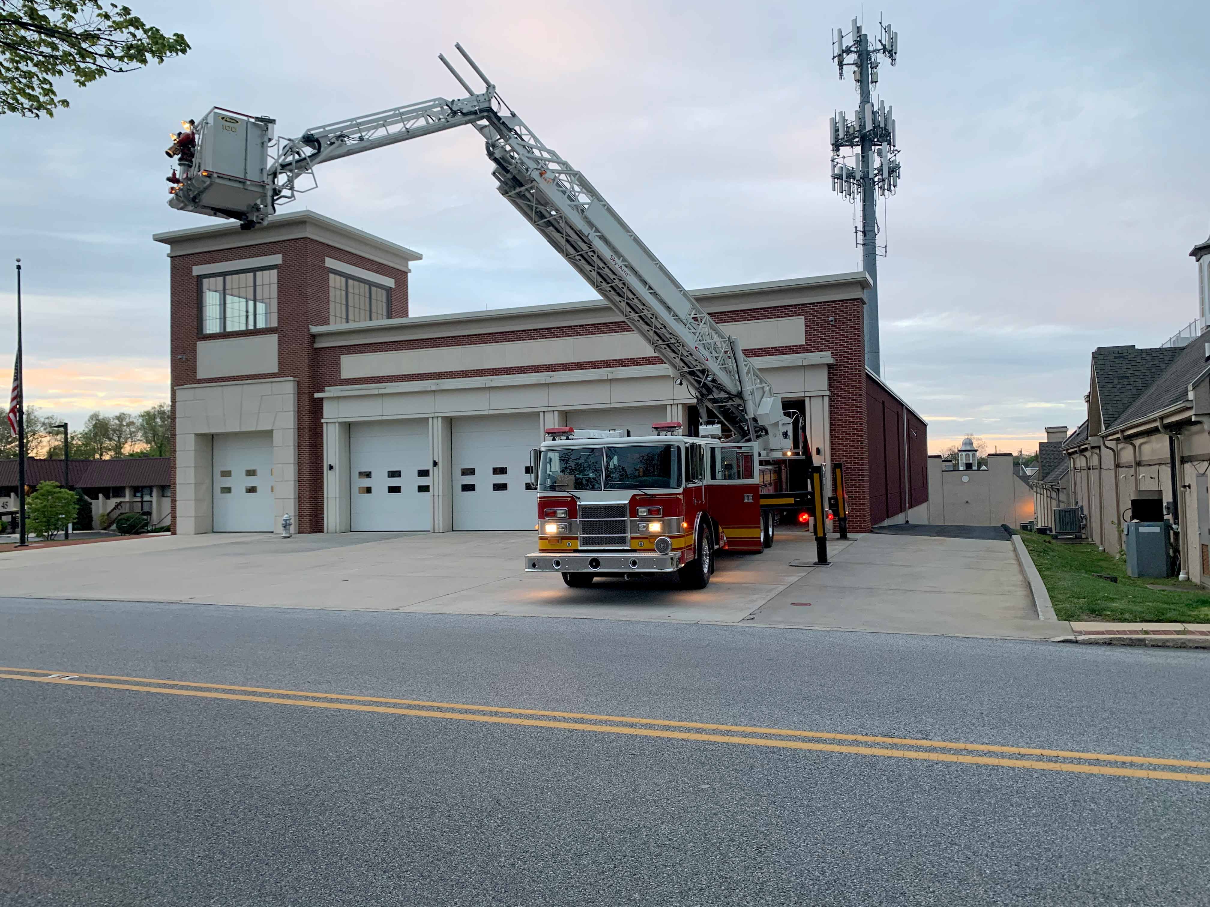 1999 Pierce Dash 100' SkyArm | Used Truck Details