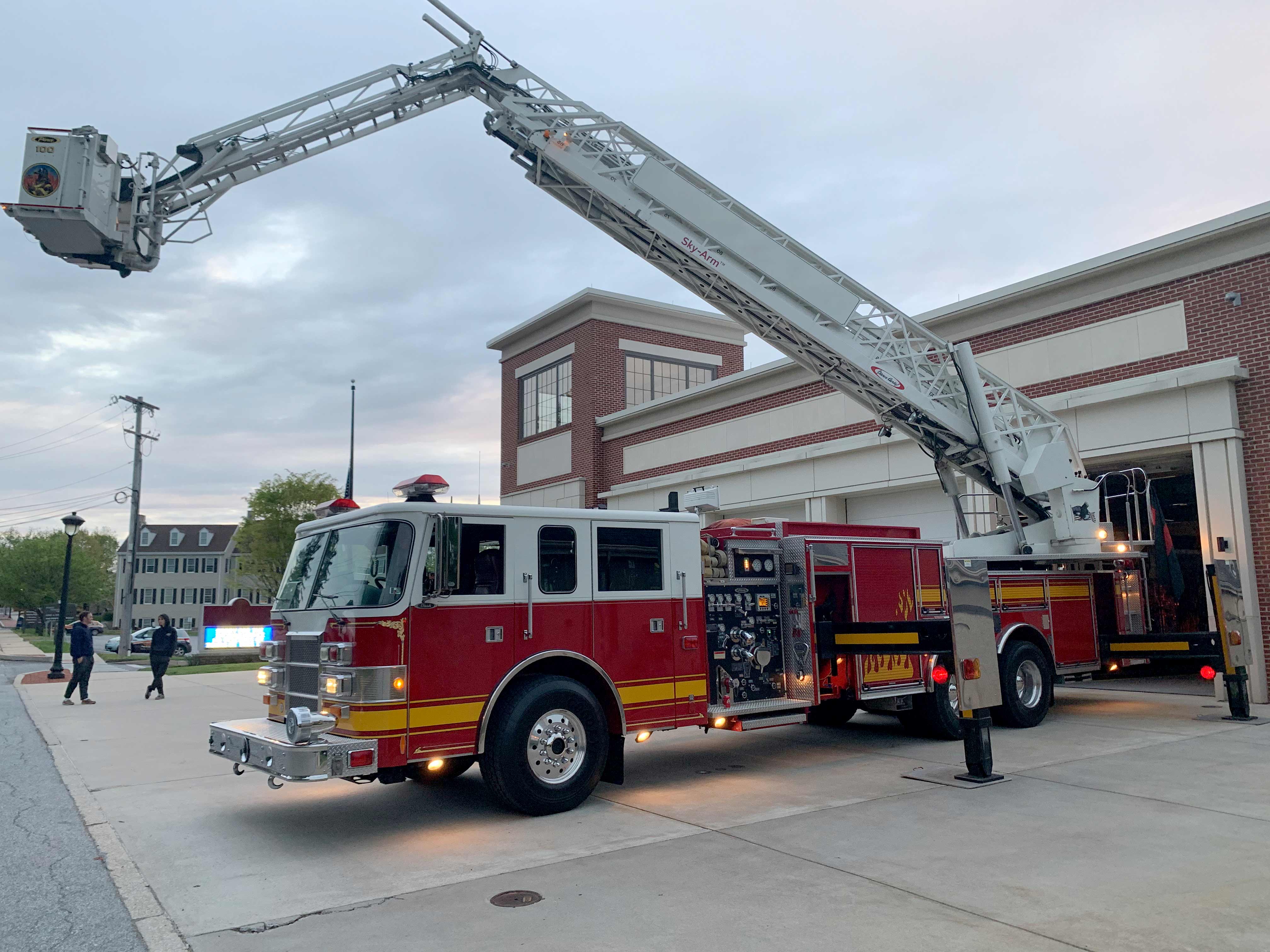 1999 Pierce Dash 100' SkyArm | Used Truck Details