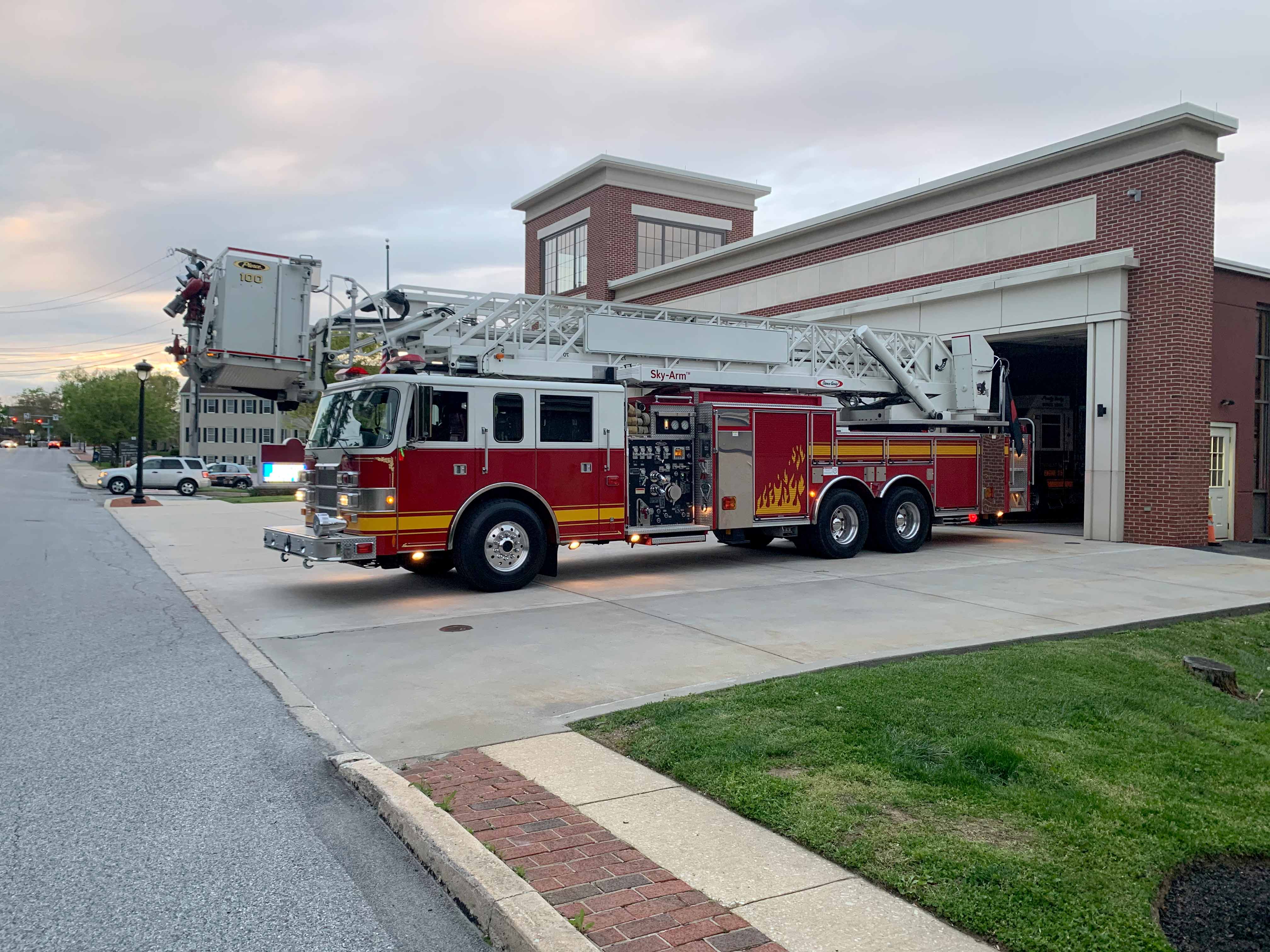 1999 Pierce Dash 100' SkyArm | Used Truck Details